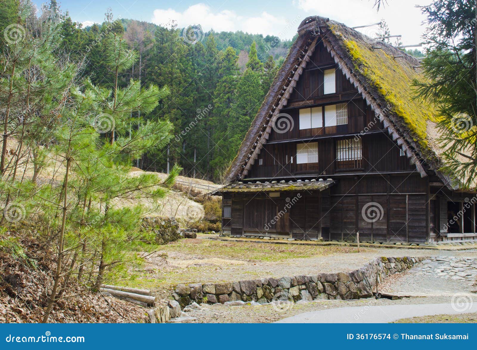 Oud huis in Japan stock foto. Image of japans, naughty - 36176574