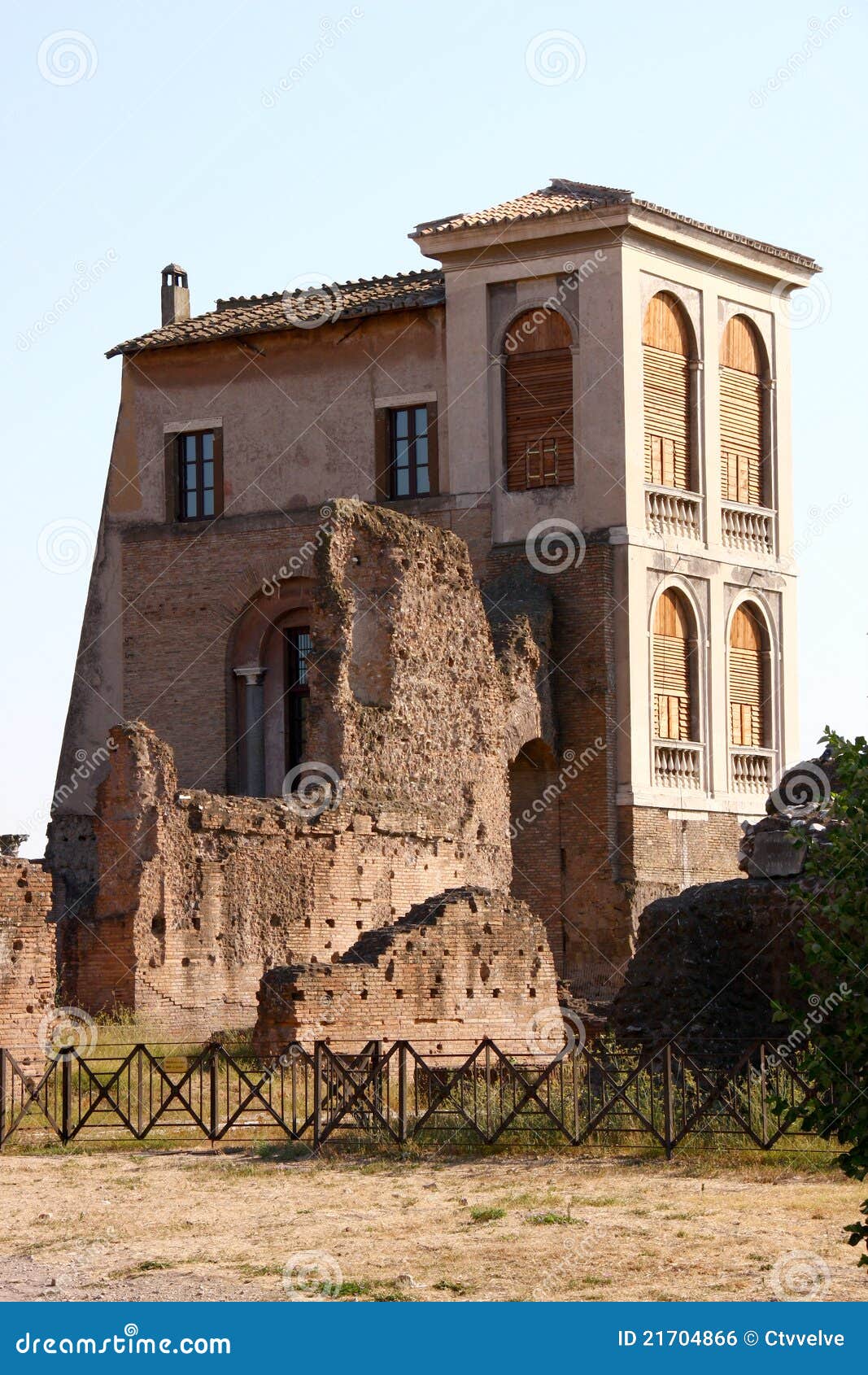 Oud huis in Rome stock foto. Image of stad, vuil, forum - 21704866