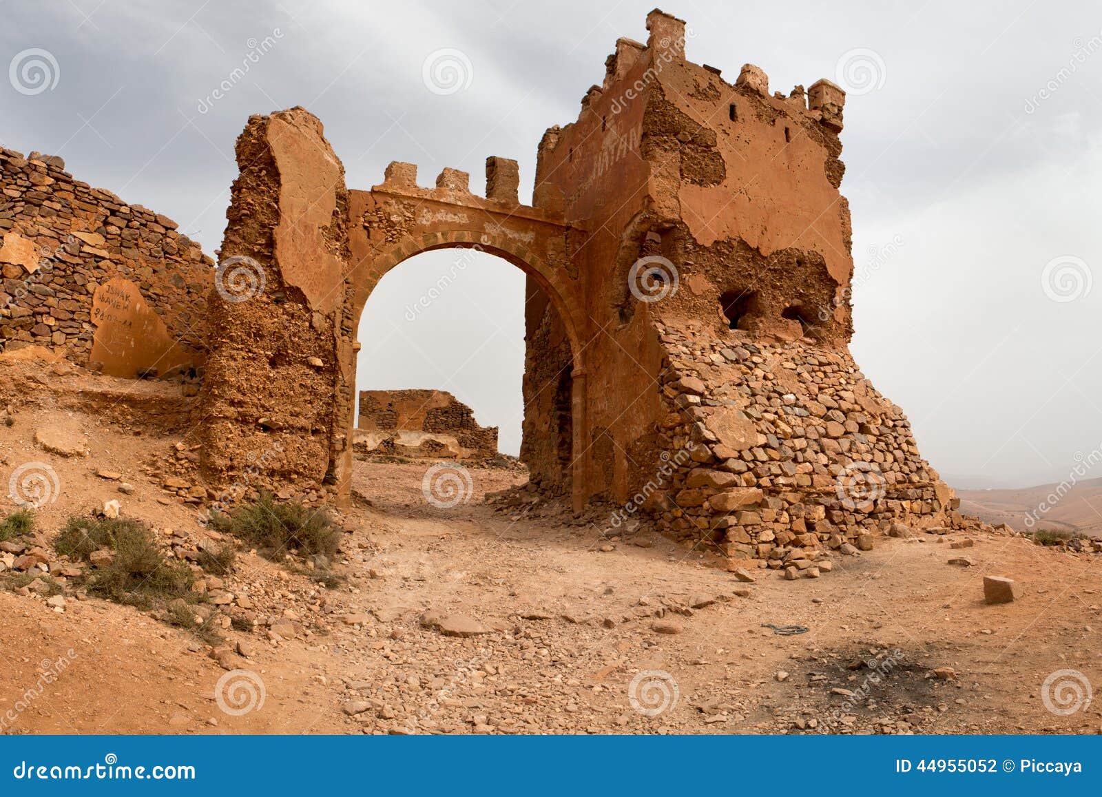 Oud Koloniaal Fort in Marokko Stock Foto - Image of vesting, vernietig ...