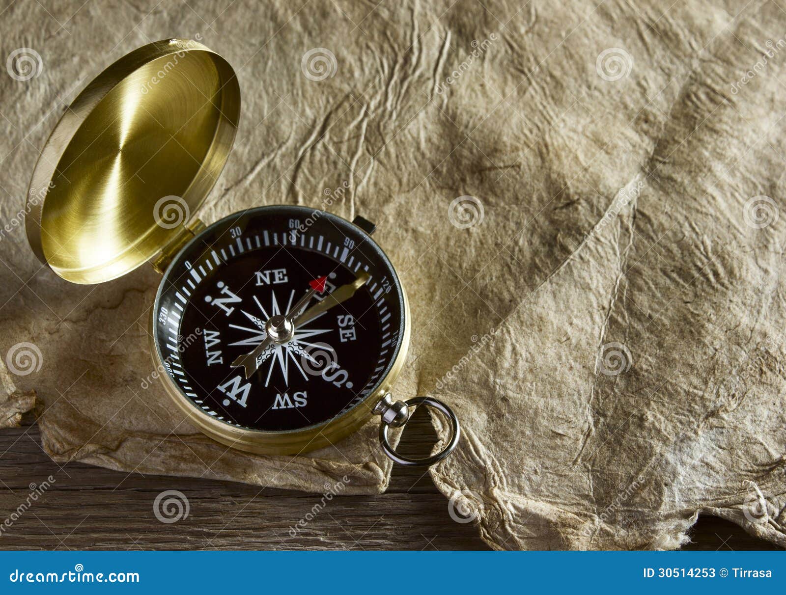 Oud kompas en document stock afbeelding. Image of kompas - 30514253