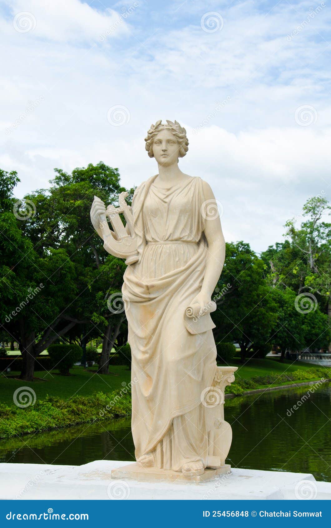 Oud Marmeren Standbeeld Van Vrouw Stock Foto - Image of decoratief ...