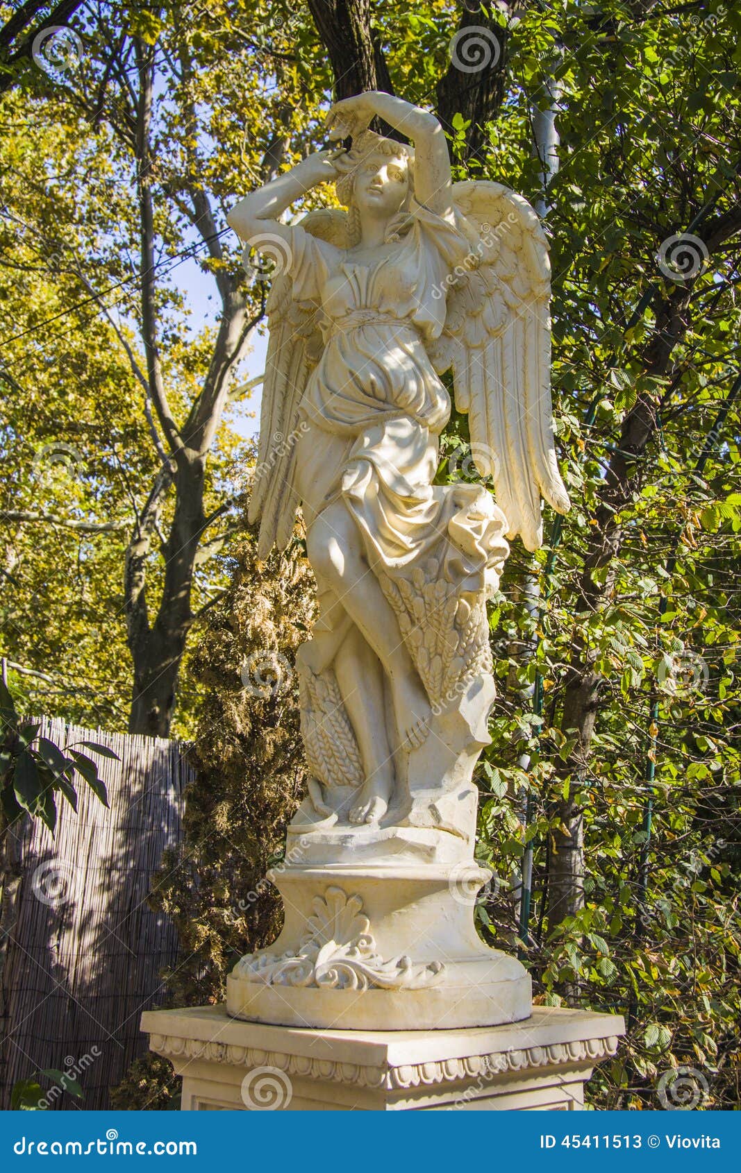 Oud Marmeren Standbeeld Van Vrouw Stock Afbeelding - Image of klassiek ...