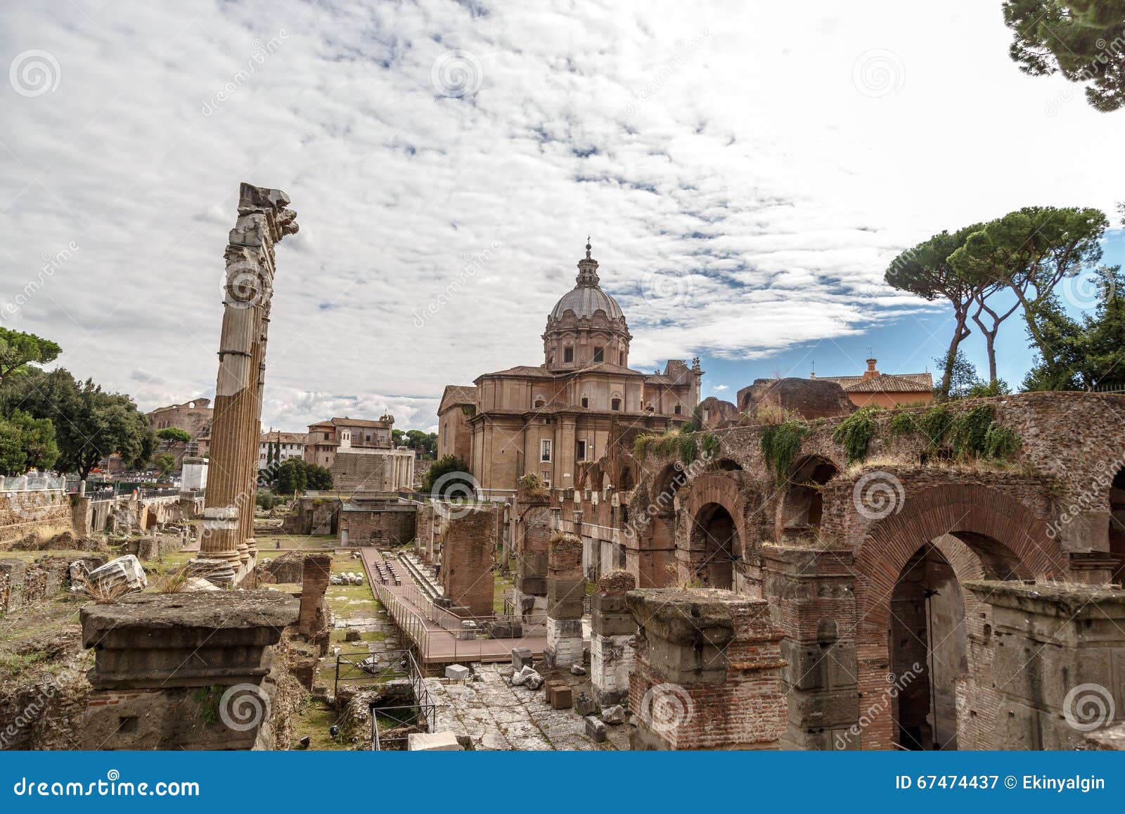 Oud Roman Forum View redactionele fotografie. Image of archeologie ...