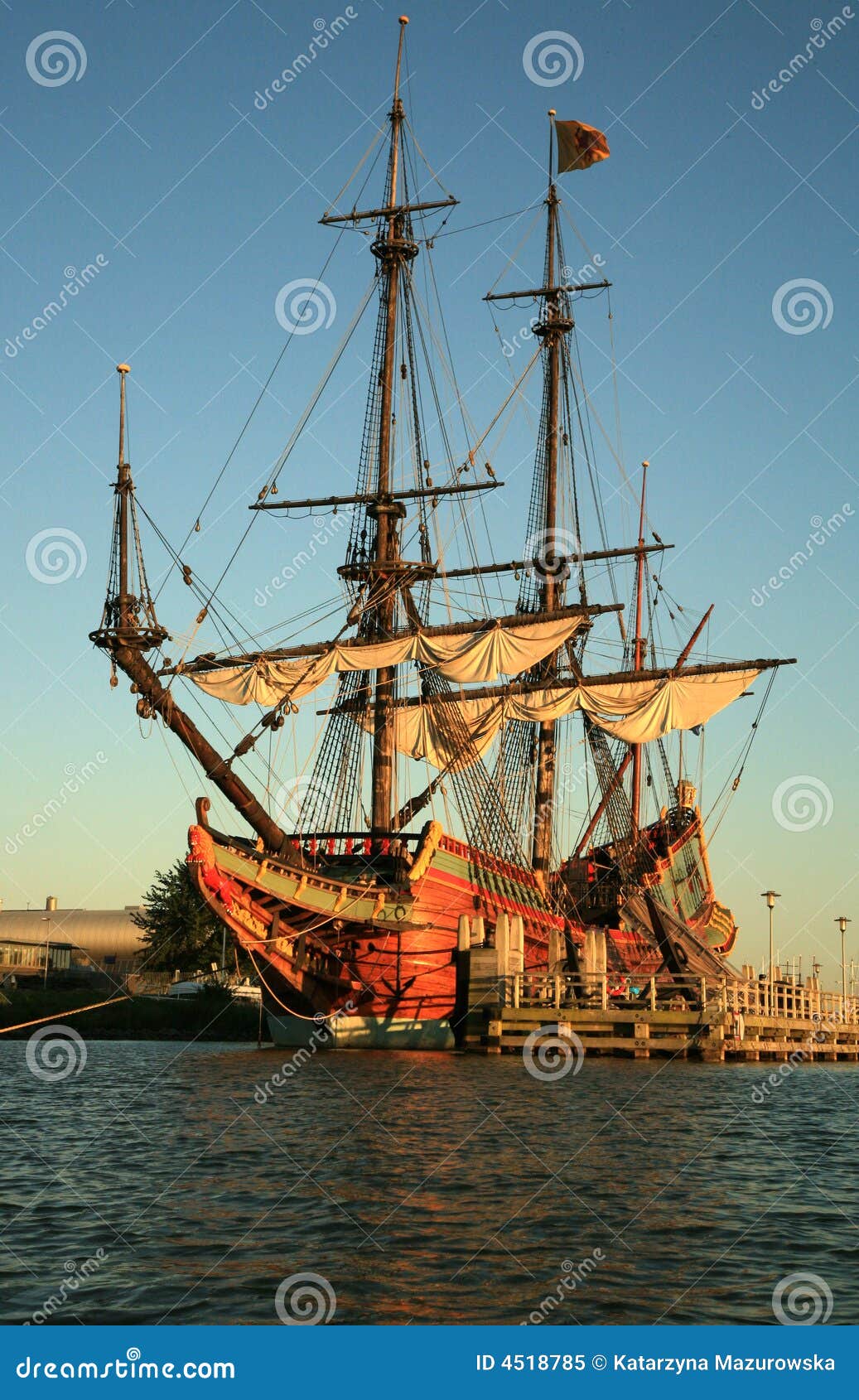 Oud schip - Batavia stock afbeelding. Image of gedokt - 4518785