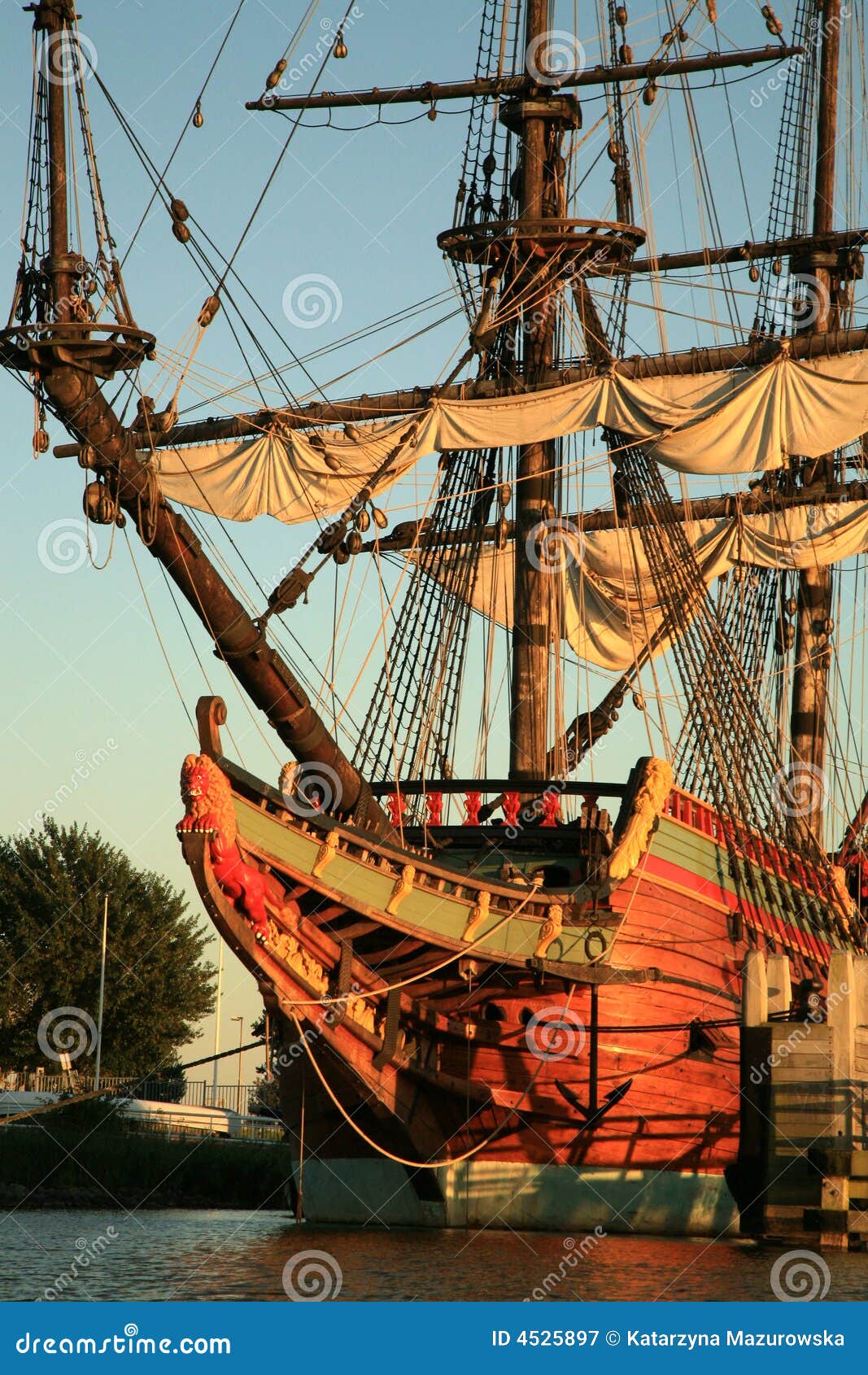 Oud schip - Batavia stock afbeelding. Image of expeditie - 4525897