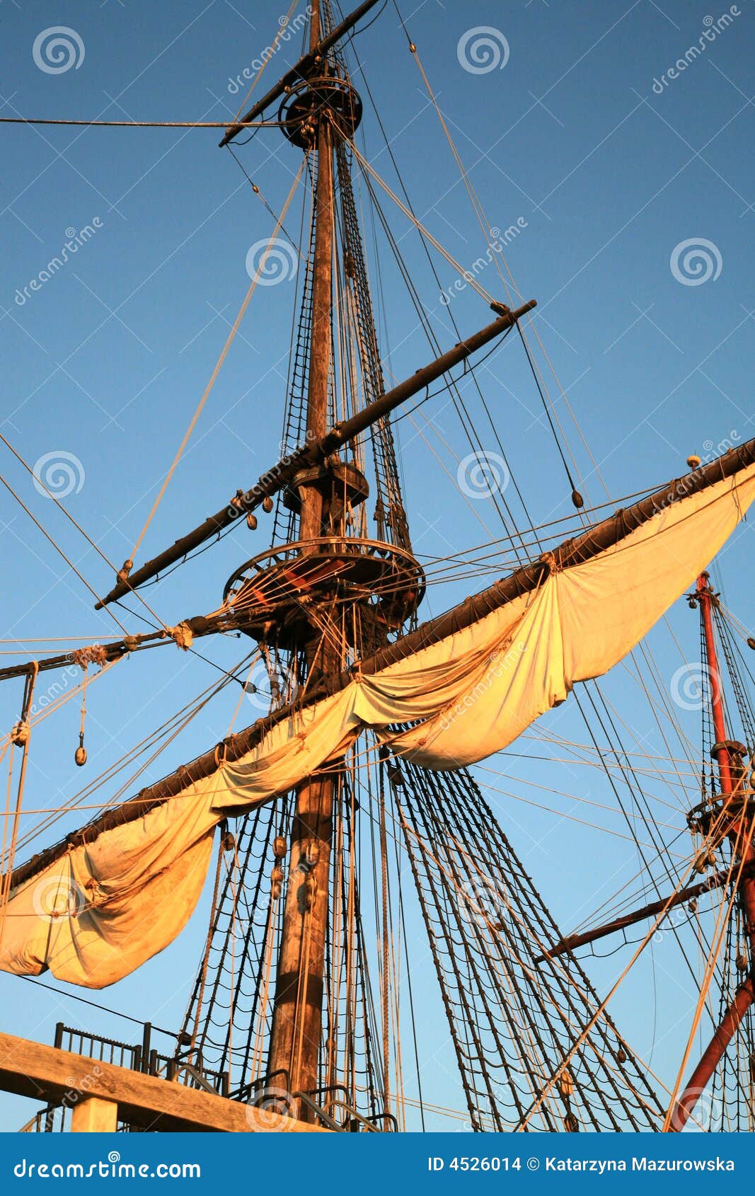 Oud schip - Batavia stock foto. Image of gedokt, uitbreiding - 4526014