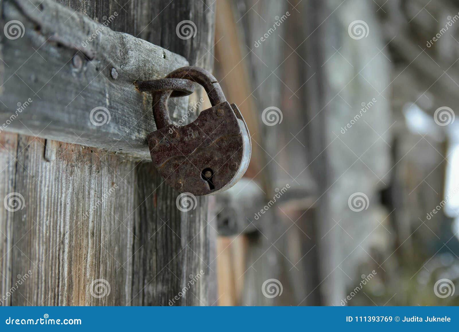 Oud slot stock afbeelding. Image of deur, wijnoogst - 111393769