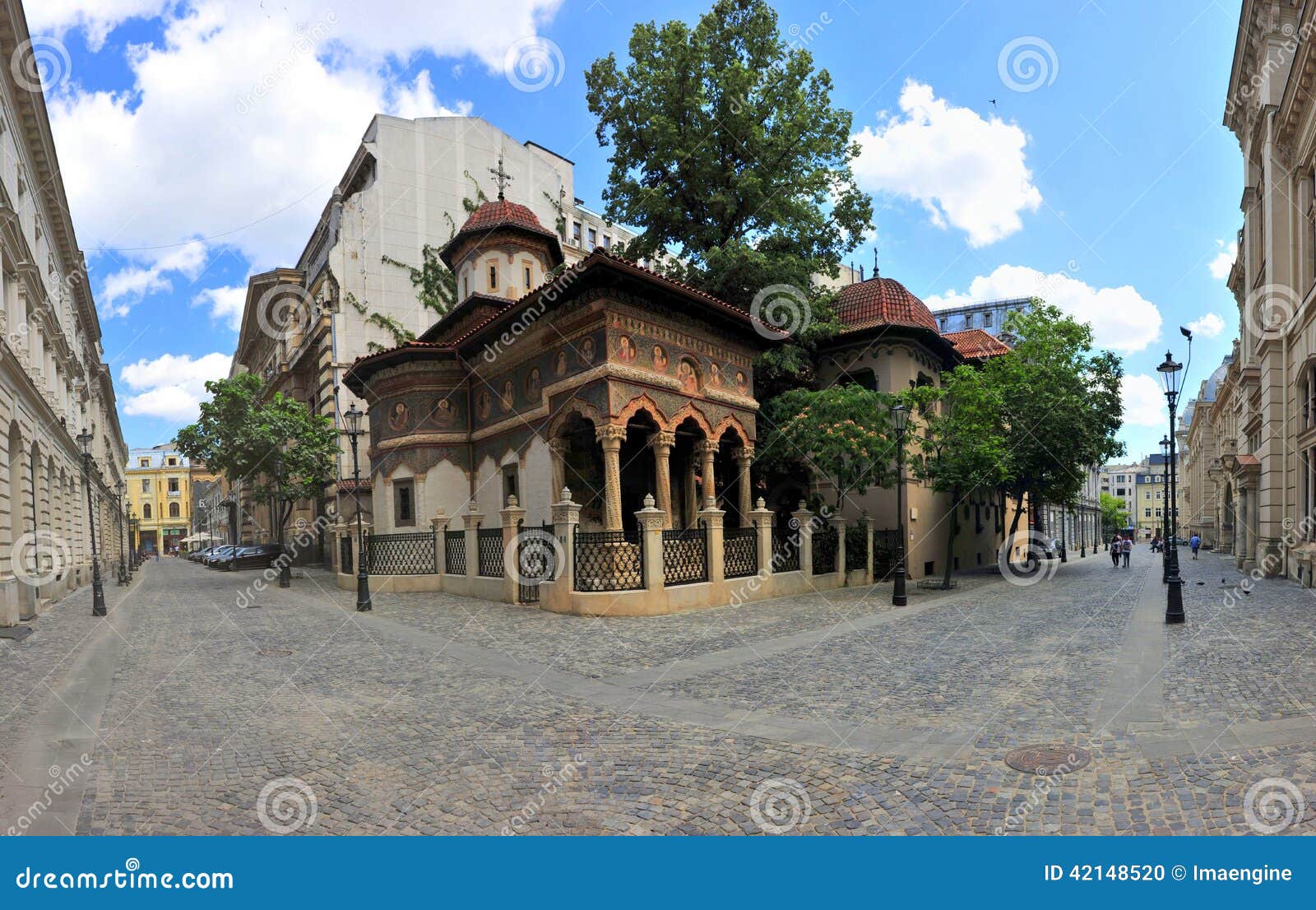 Oud Stadscentrum Van Boekarest - Stavropoleos-klooster Redactionele ...