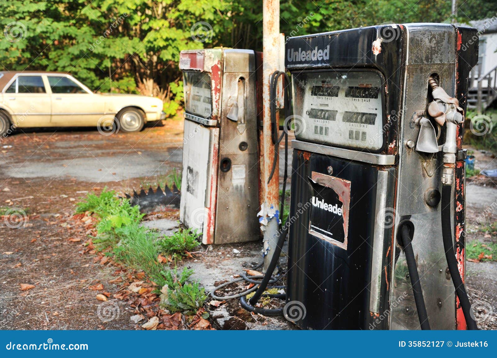 Oude Amerikaanse Benzinepomp Stock Afbeelding - Image of gallons ...