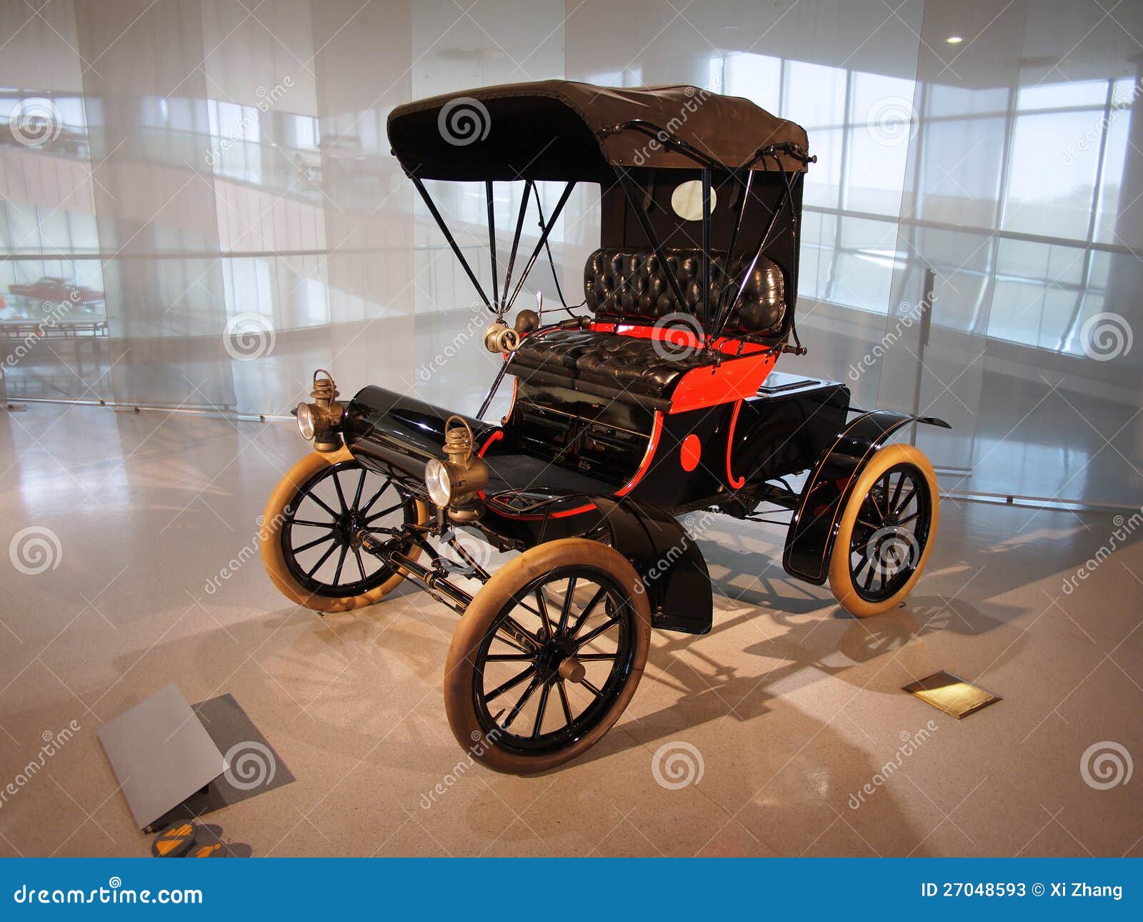 Oude Auto Oldsmobile stock afbeelding. Image of industrie - 27048593