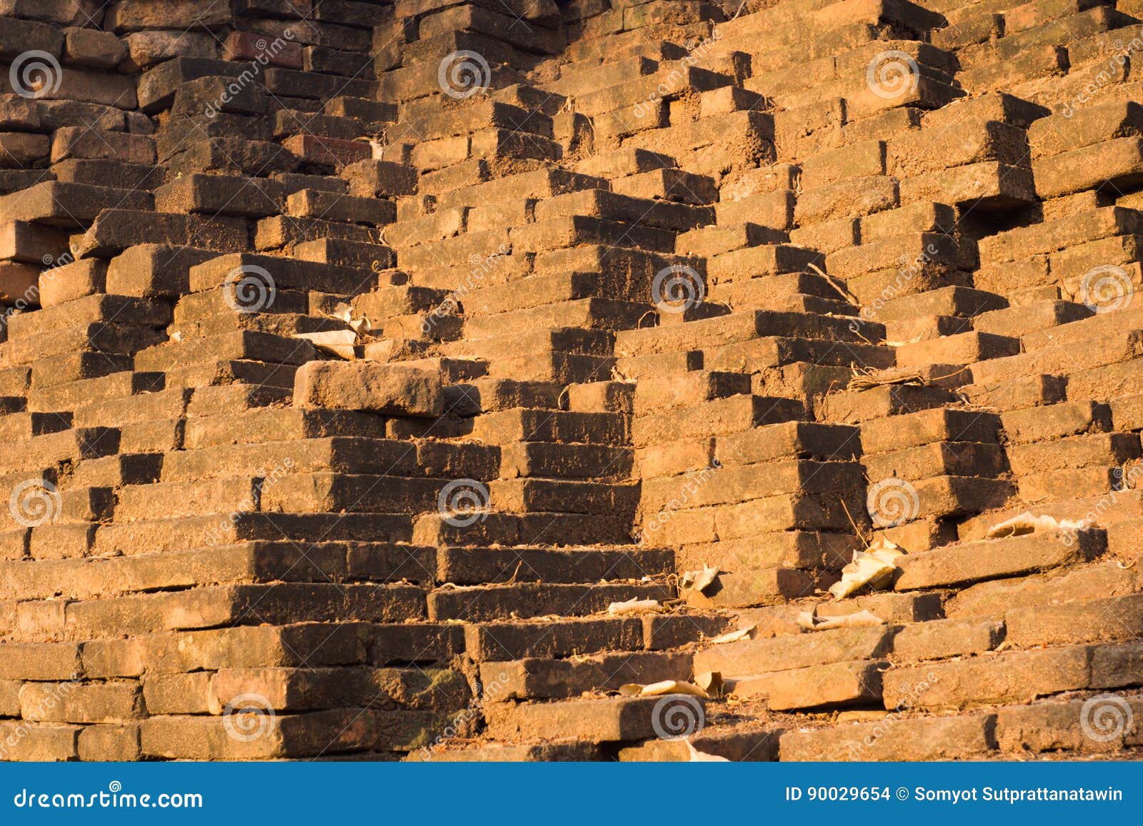 Oude bakstenen muurtextuur stock foto. Image of ontdek - 90029654