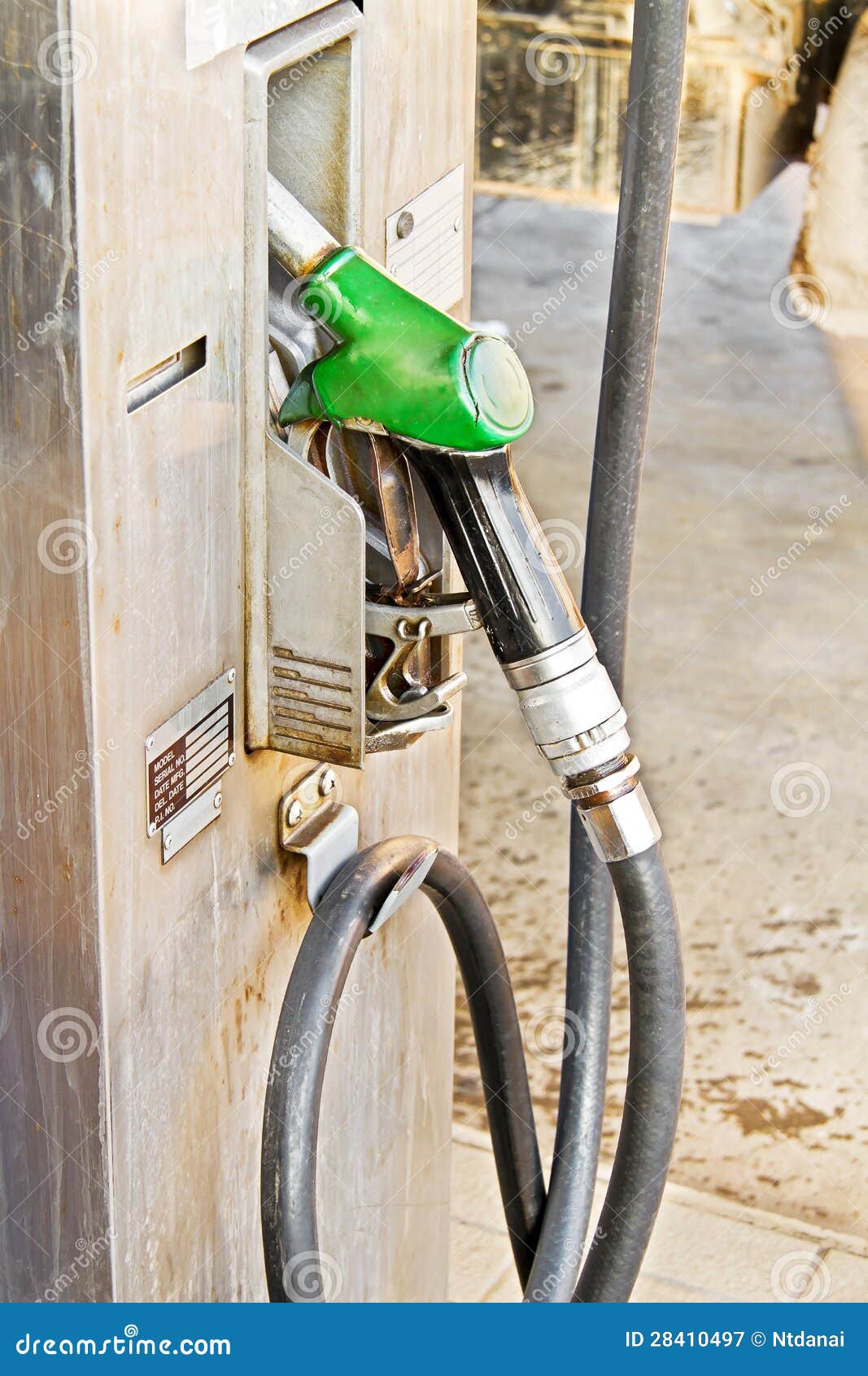 Oude Benzinepomp Voor Diesel Stock Afbeelding - Image of sluit, groen ...
