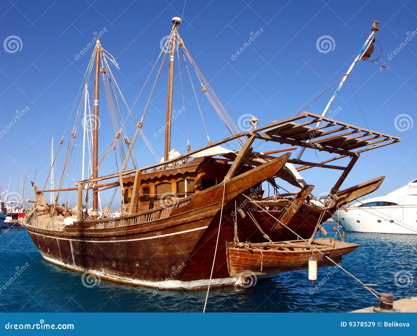 Oude boot stock afbeelding. Image of uitrustingen, overzees - 9378529