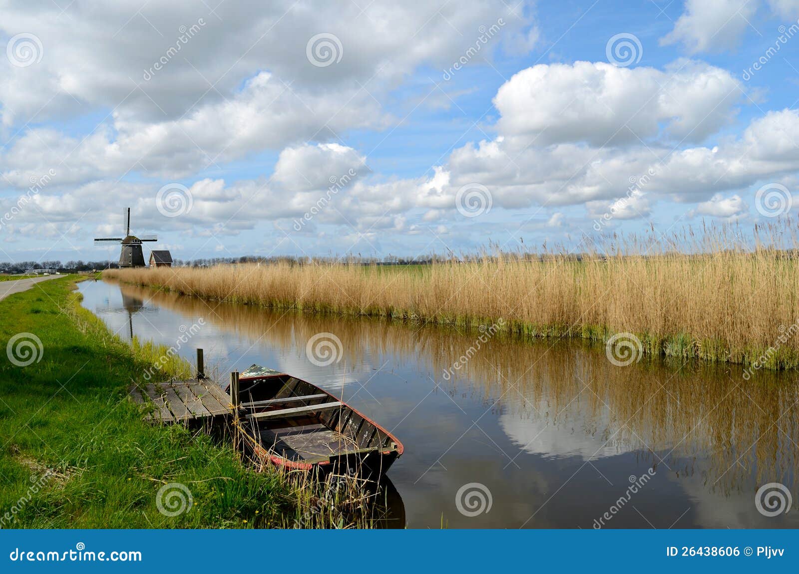 Oude Boot in Een Sloot in Holland Stock Foto - Image of kanaal, boot ...