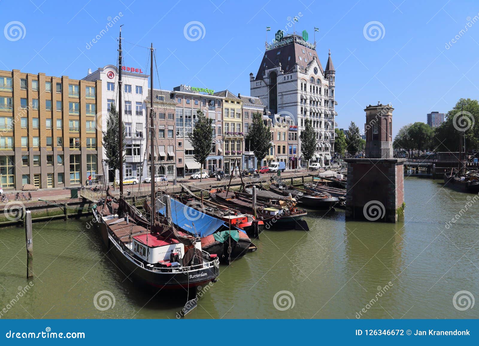 Oude Boten Een Oude Haven in Rotterdam, Holland Redactionele Fotografie ...