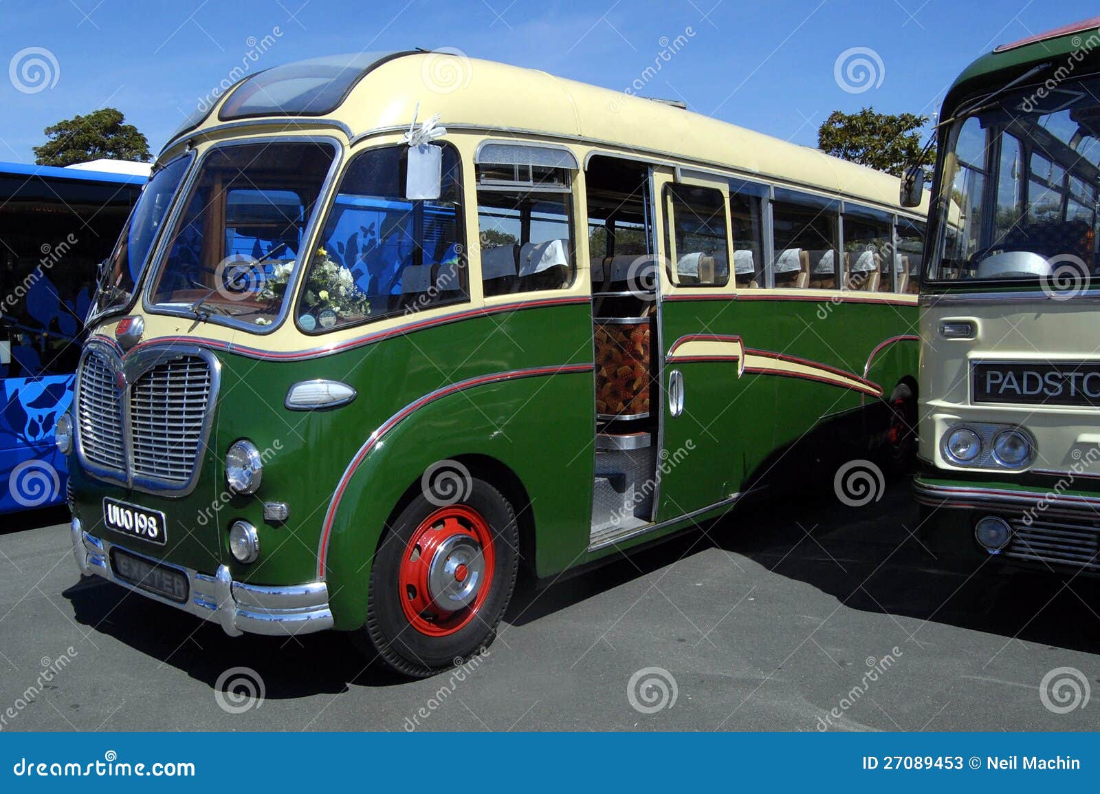 Oude Bus, Bedford Sb Duple Vega Redactionele Stock Foto - Image of deur ...