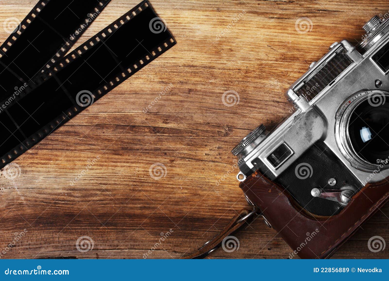 Oude Camera En Lege Filmstrook Stock Afbeelding - Image of camera ...