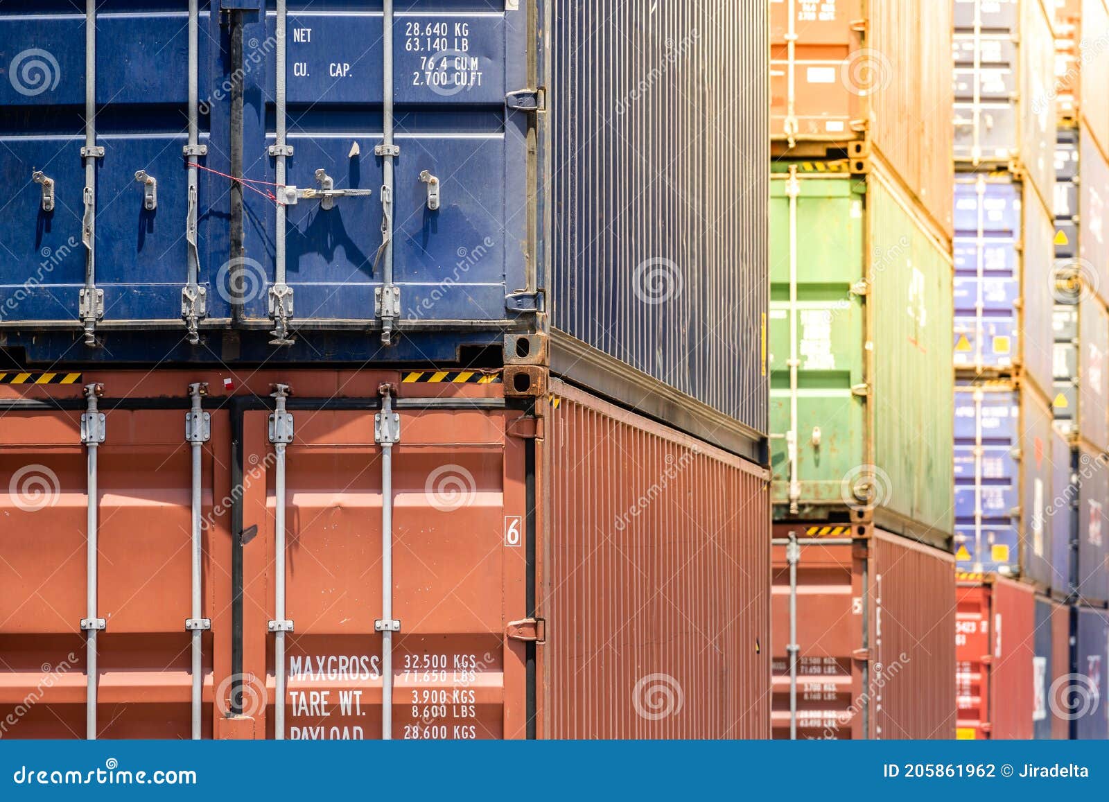 Oude Containers Wand in Vrachtcontainer Stock Foto - Image of houder ...