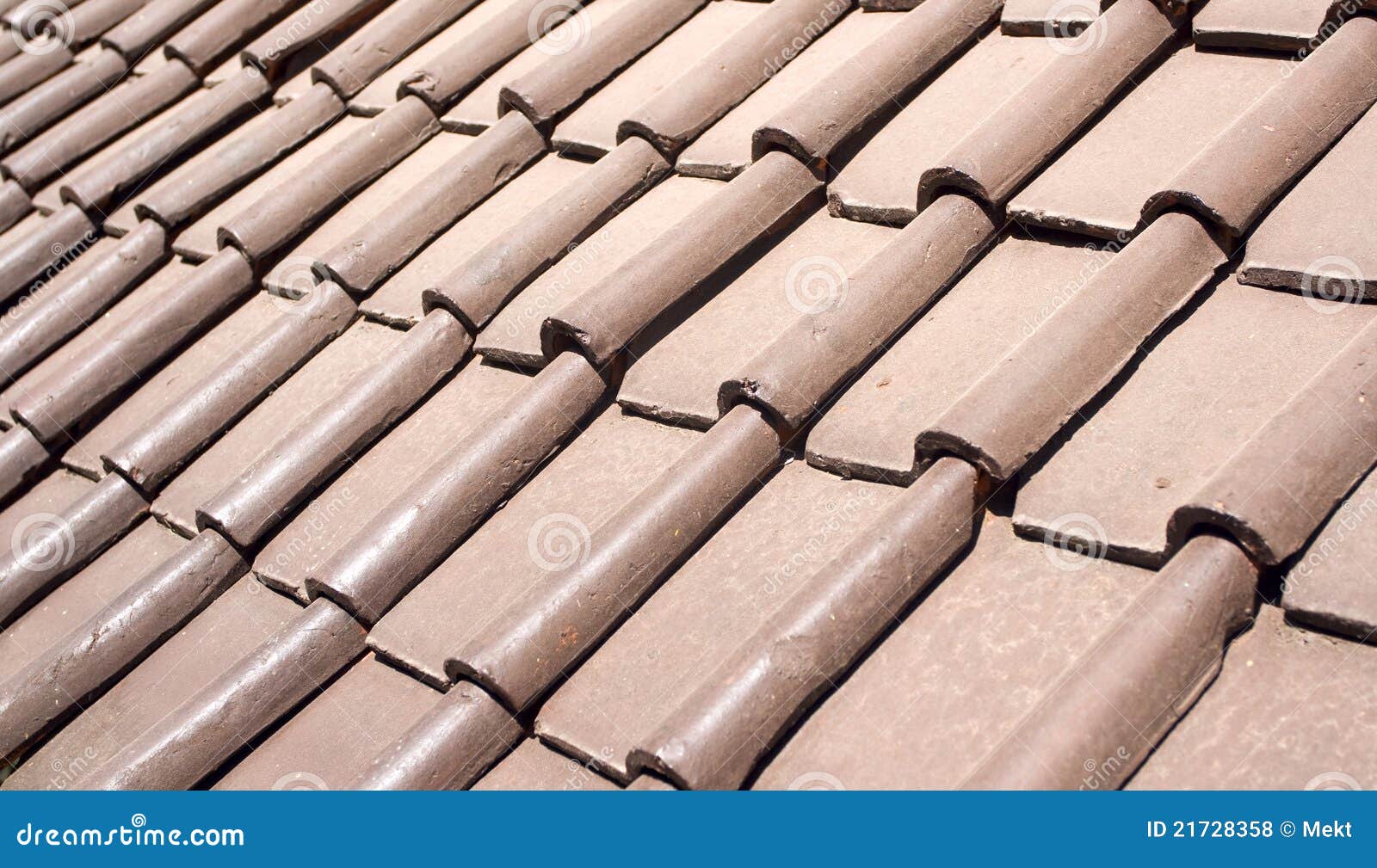 Oude daktegel stock foto. Image of terracotta, aanbesteding - 21728358