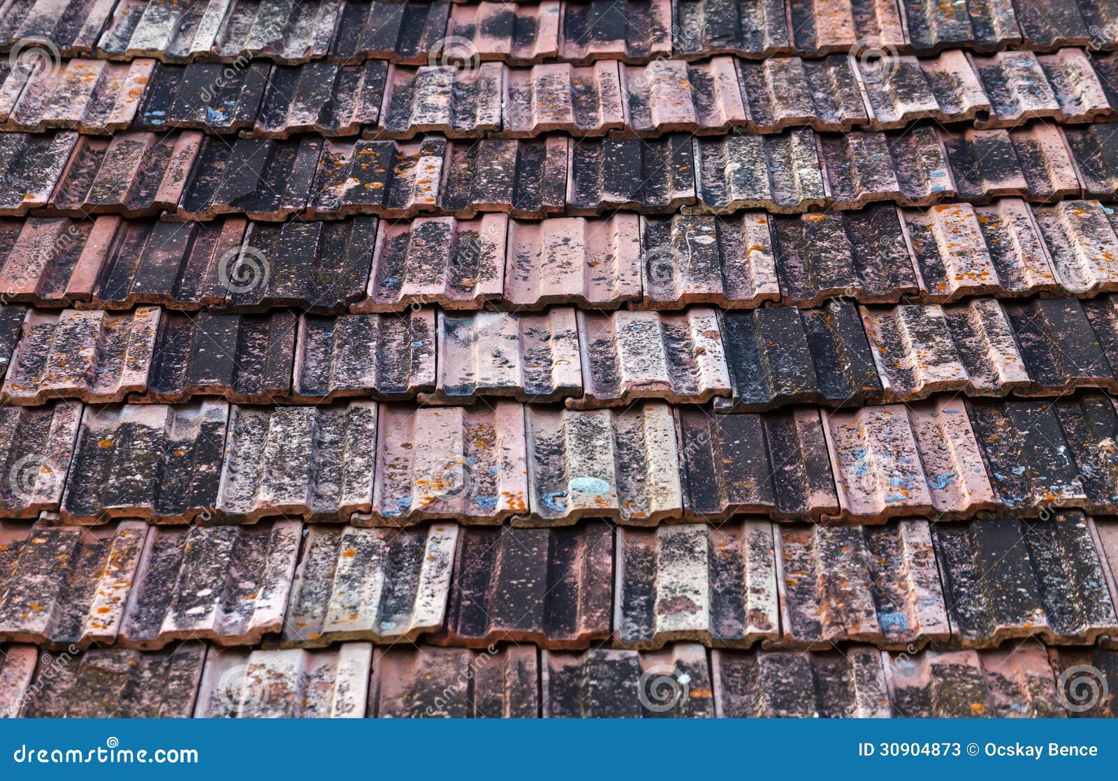 Oude daktegels stock afbeelding. Image of achtergrond - 30904873