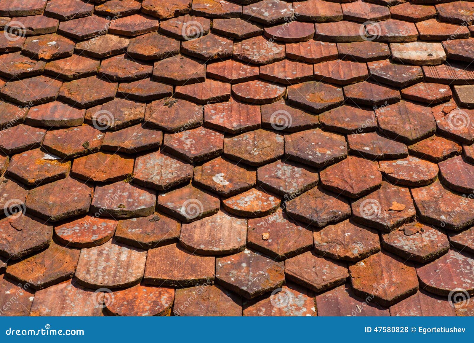 Oude daktegels stock foto. Image of gebouwd, rood, historisch - 47580828