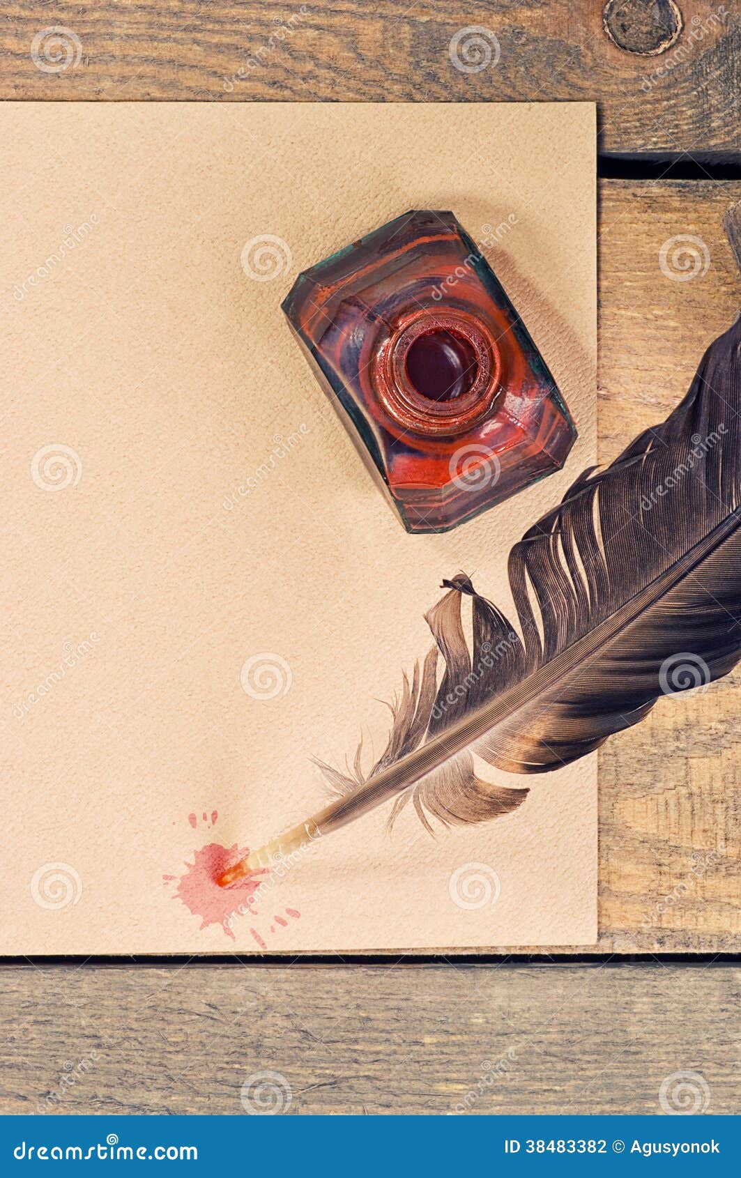 Oude Document, Pen, Veer En Inkt Op De Lijst Stock Foto - Image of ...