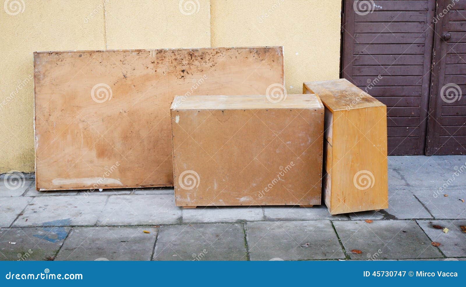 Oude dozen stock afbeelding. Image of hout, status, houten - 45730747