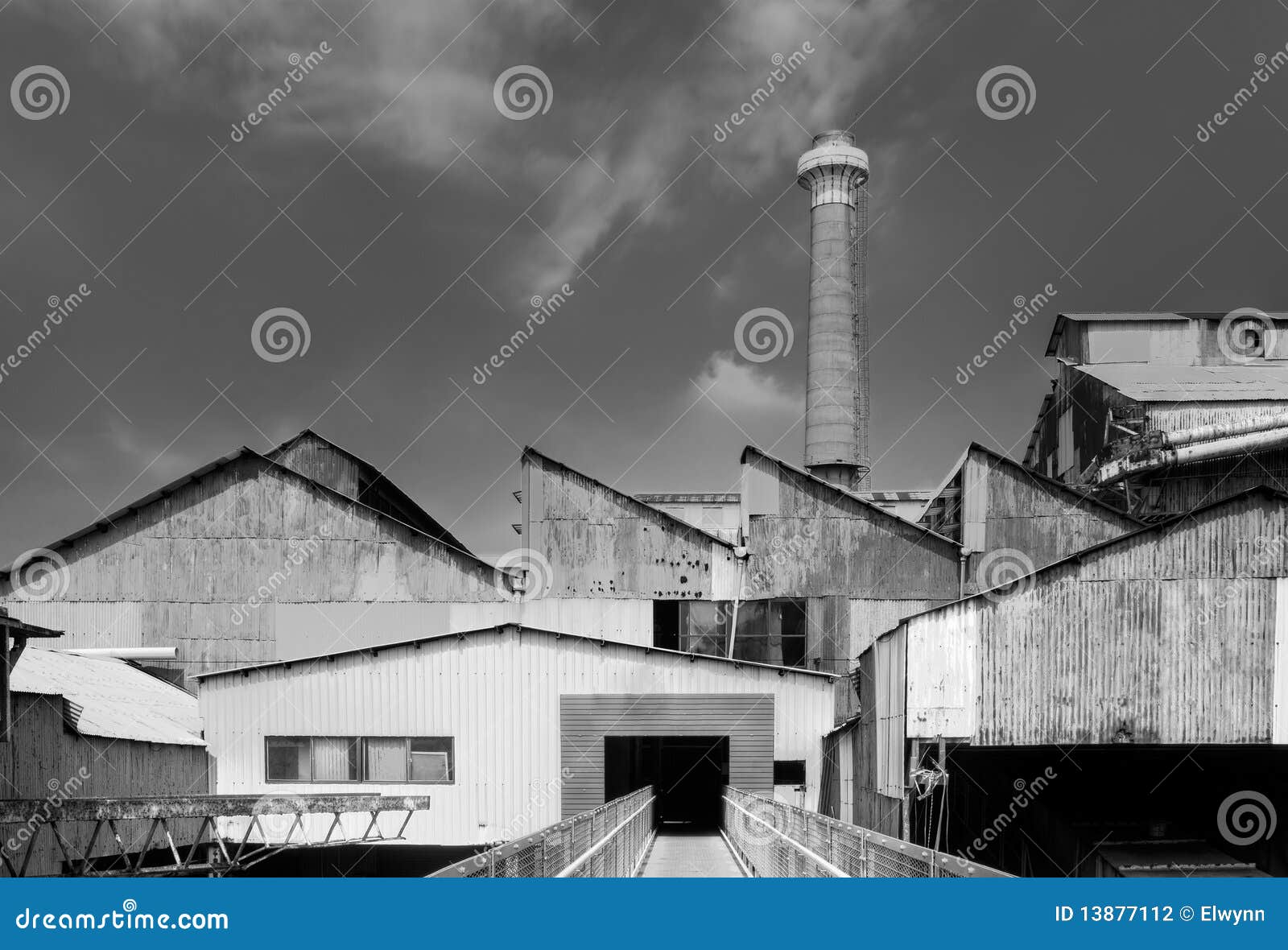 Oude fabriek stock foto. Image of horizon, arbeid, industrieel - 13877112