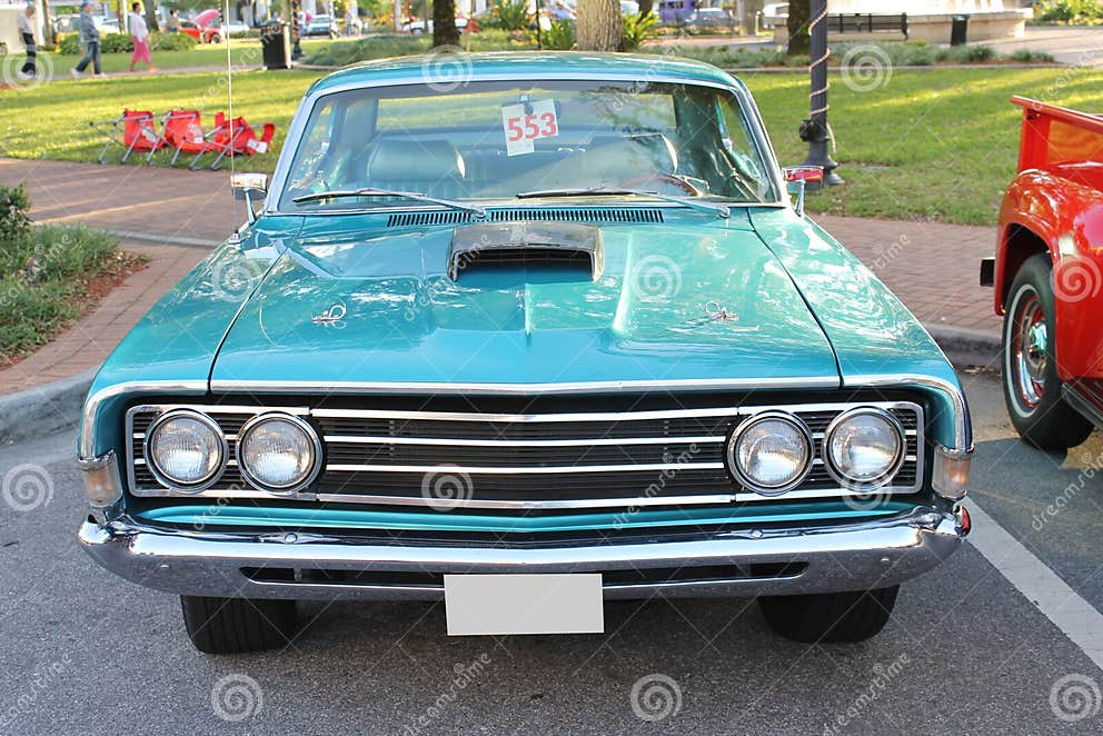 Oude Ford-auto stock afbeelding. Image of industrie, auto - 30459789