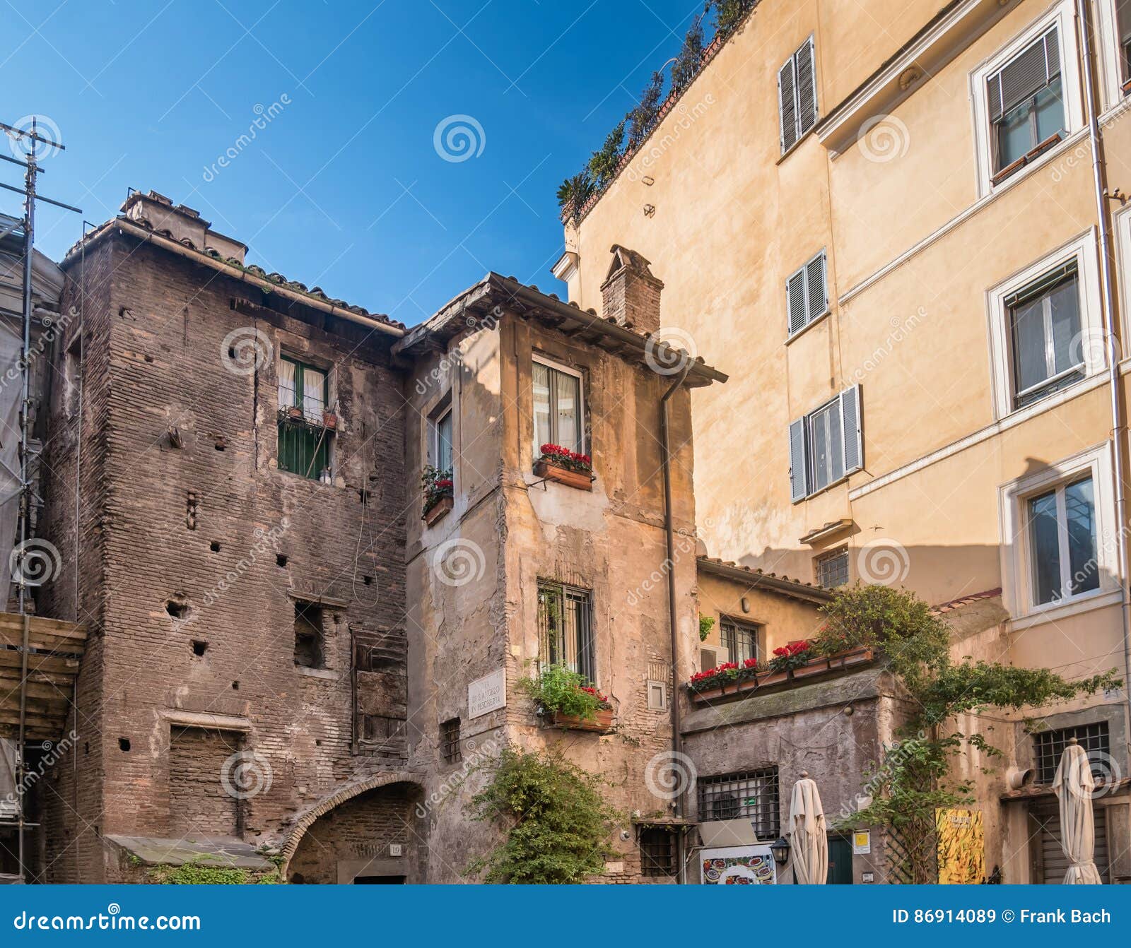 Oude Gebouwen in Het Joodse Getto in Rome Stock Afbeelding - Image of ...