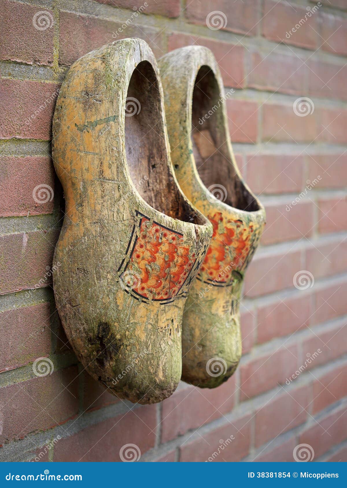 Oude Gebruikte Nederlandse Belemmeringen Stock Foto - Image of paar ...