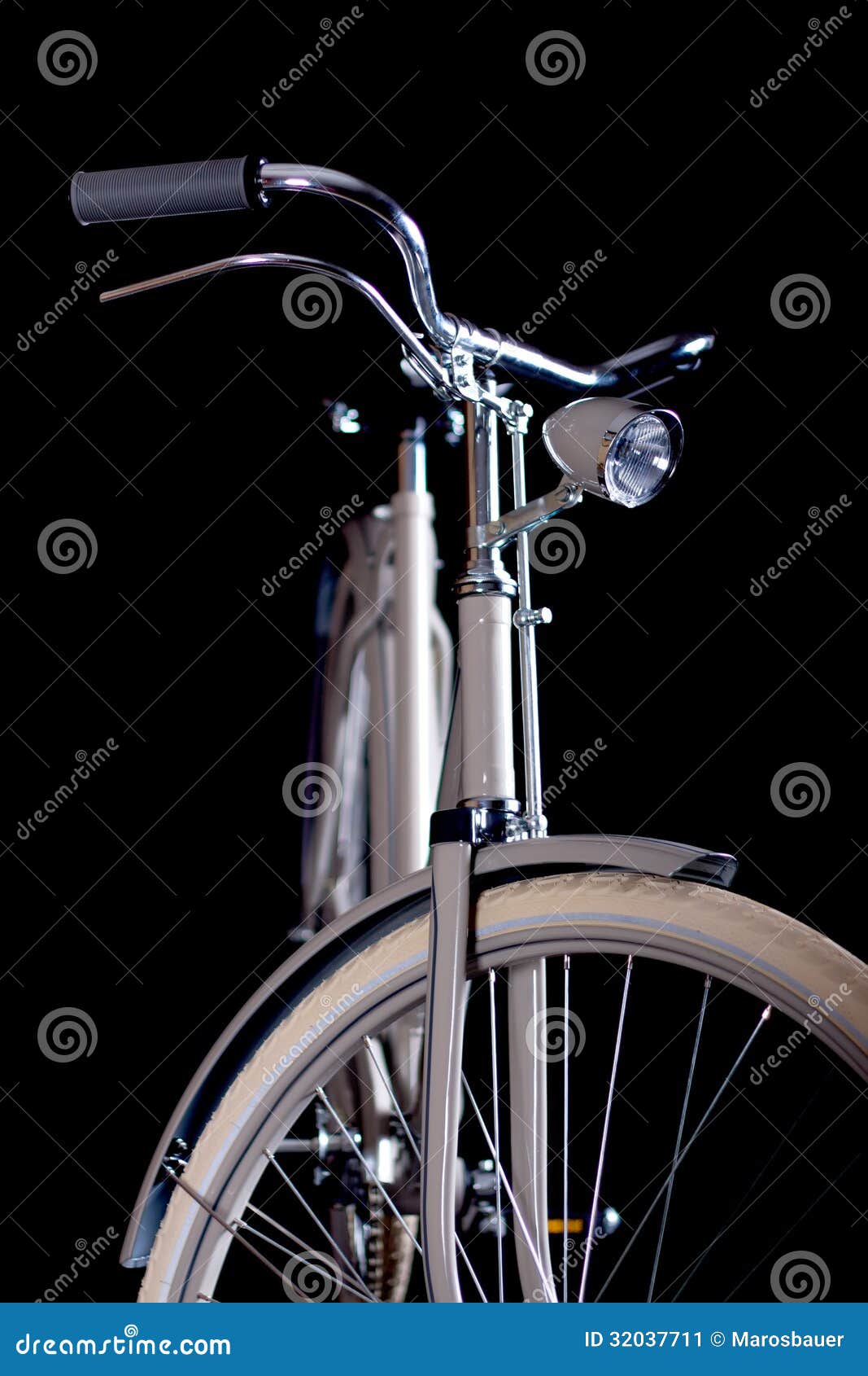 Oude Gerenoveerde Retro Fiets - Details Stock Afbeelding - Image of ...
