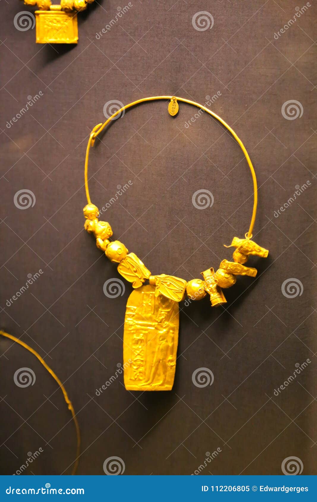 Oude Gouden Halsband Van Douch-schat - Egyptisch Museum Redactionele ...