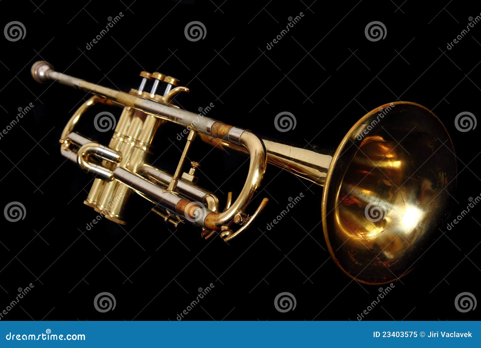 Oude gouden trompet stock afbeelding. Image of goud, gouden - 23403575