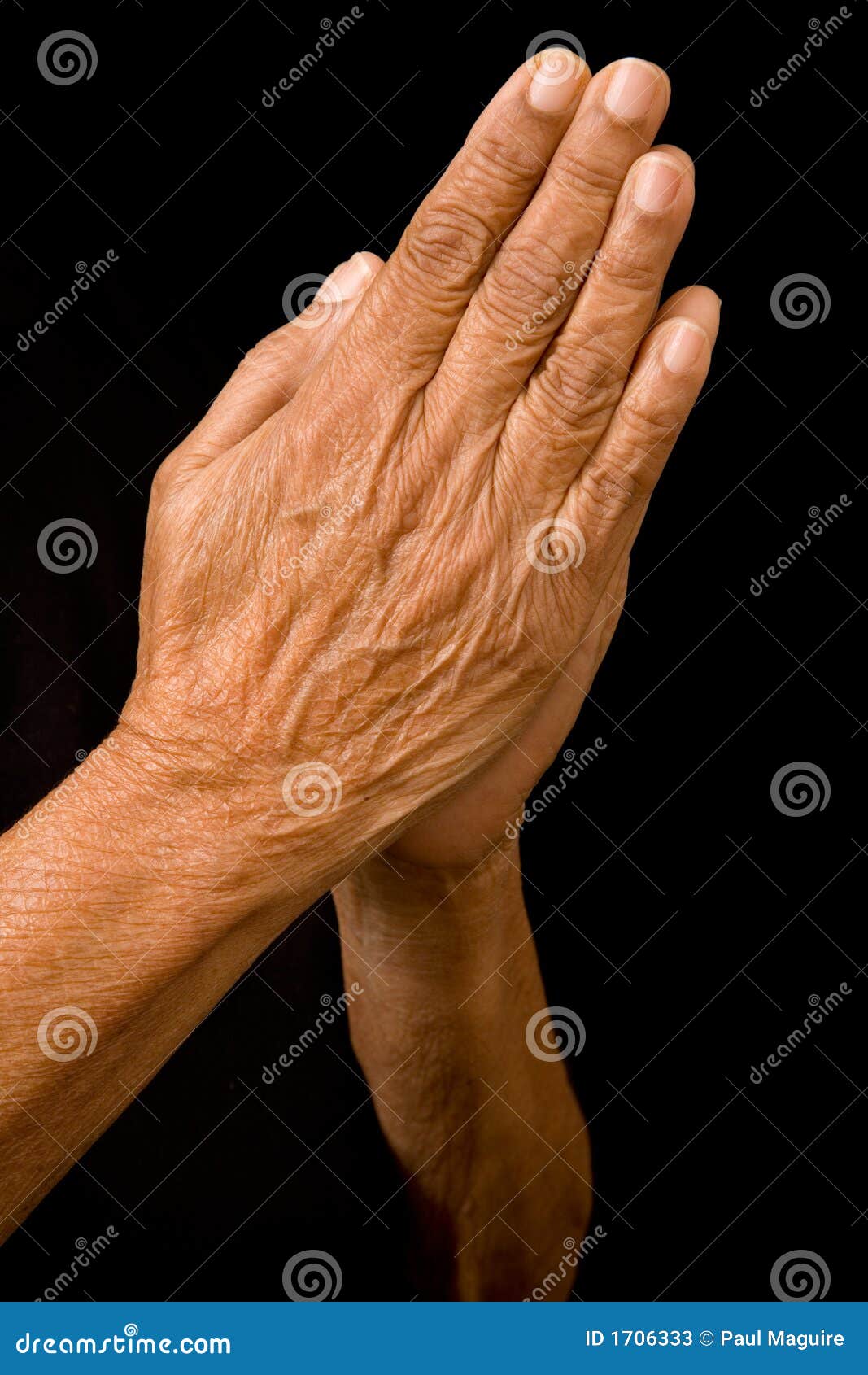 Oude handen het bidden stock afbeelding. Image of dame - 1706333