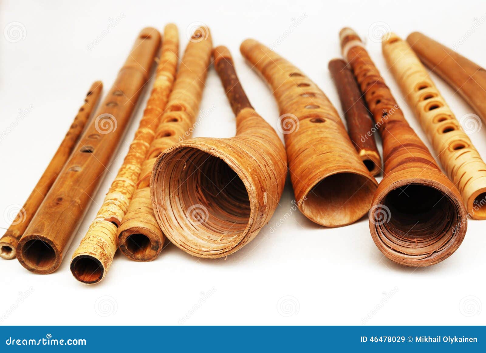 Oude Hout Volksinstrumenten Op Een Wit Stock Afbeelding - Image of ...
