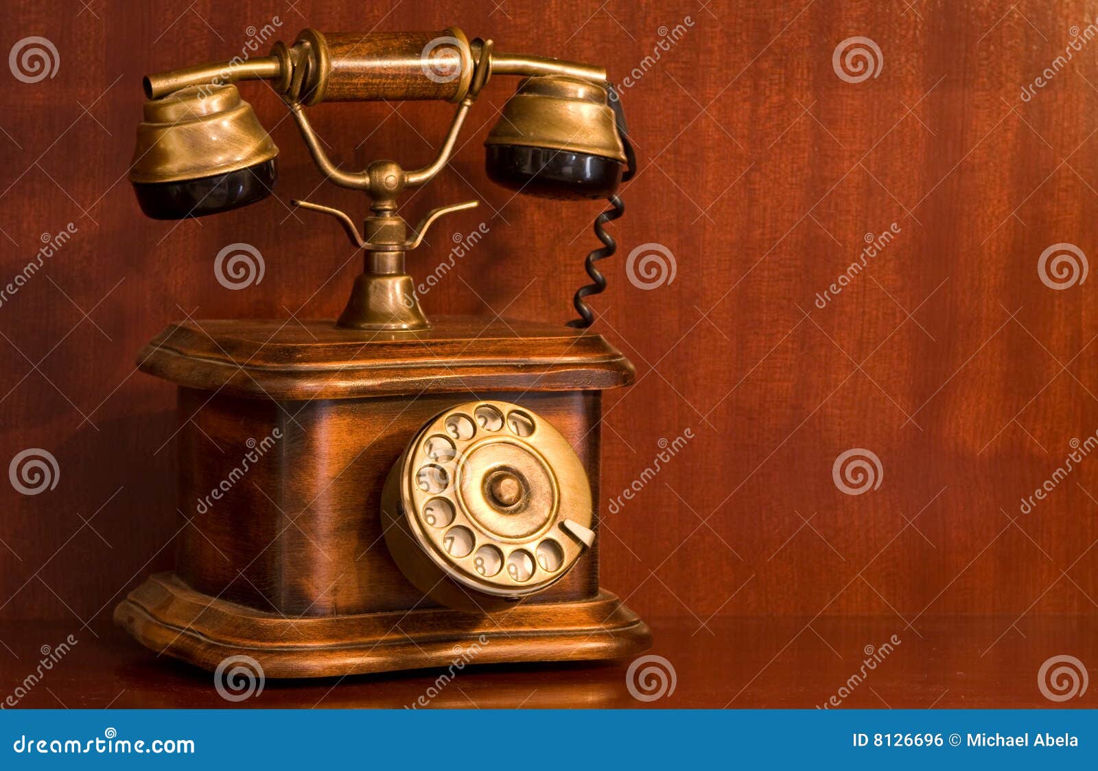 Oude Houten Telefoon stock foto. Image of ring, bruin - 8126696