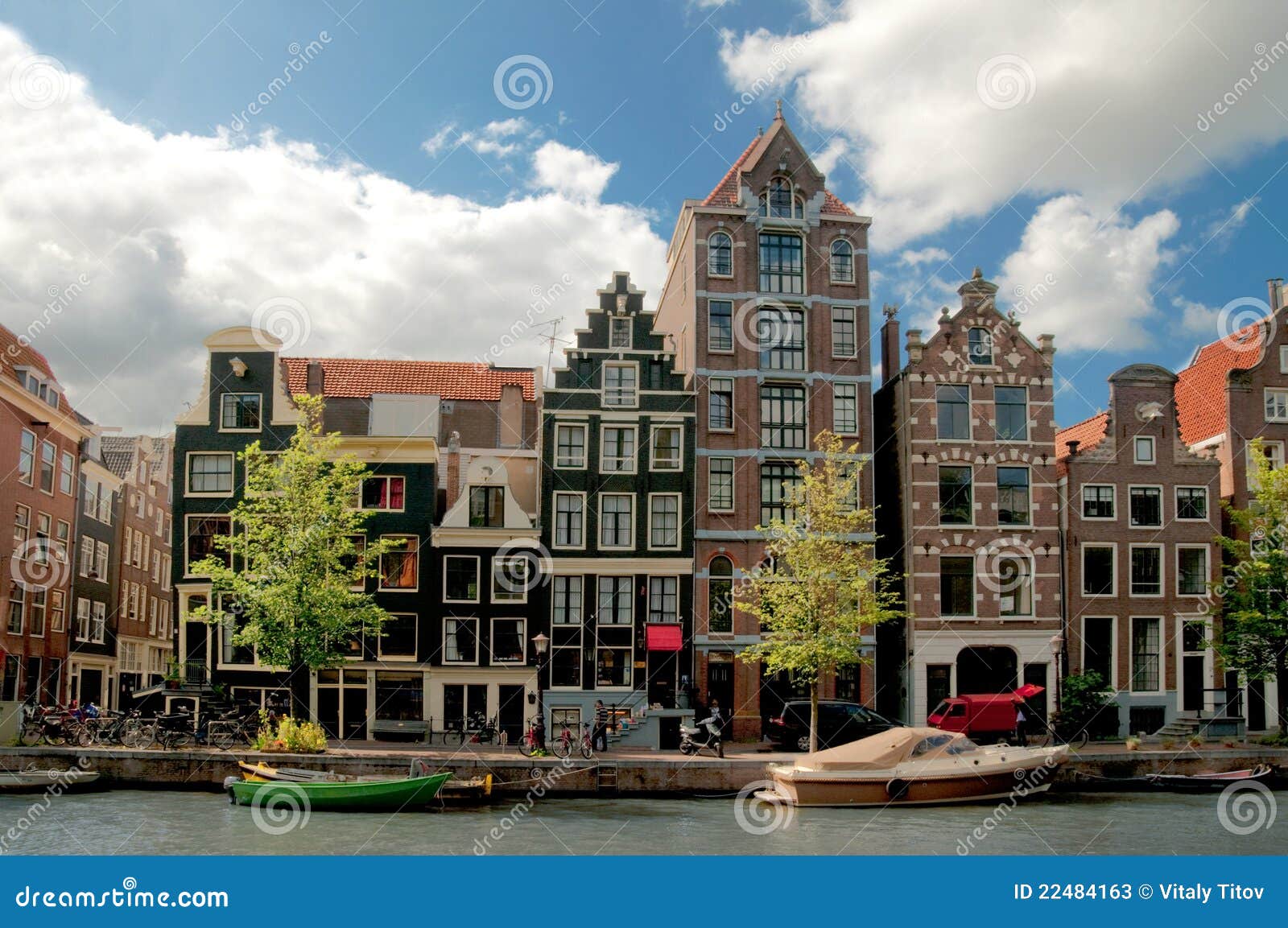 Oude huizen in Amsterdam stock afbeelding. Image of steden - 22484163