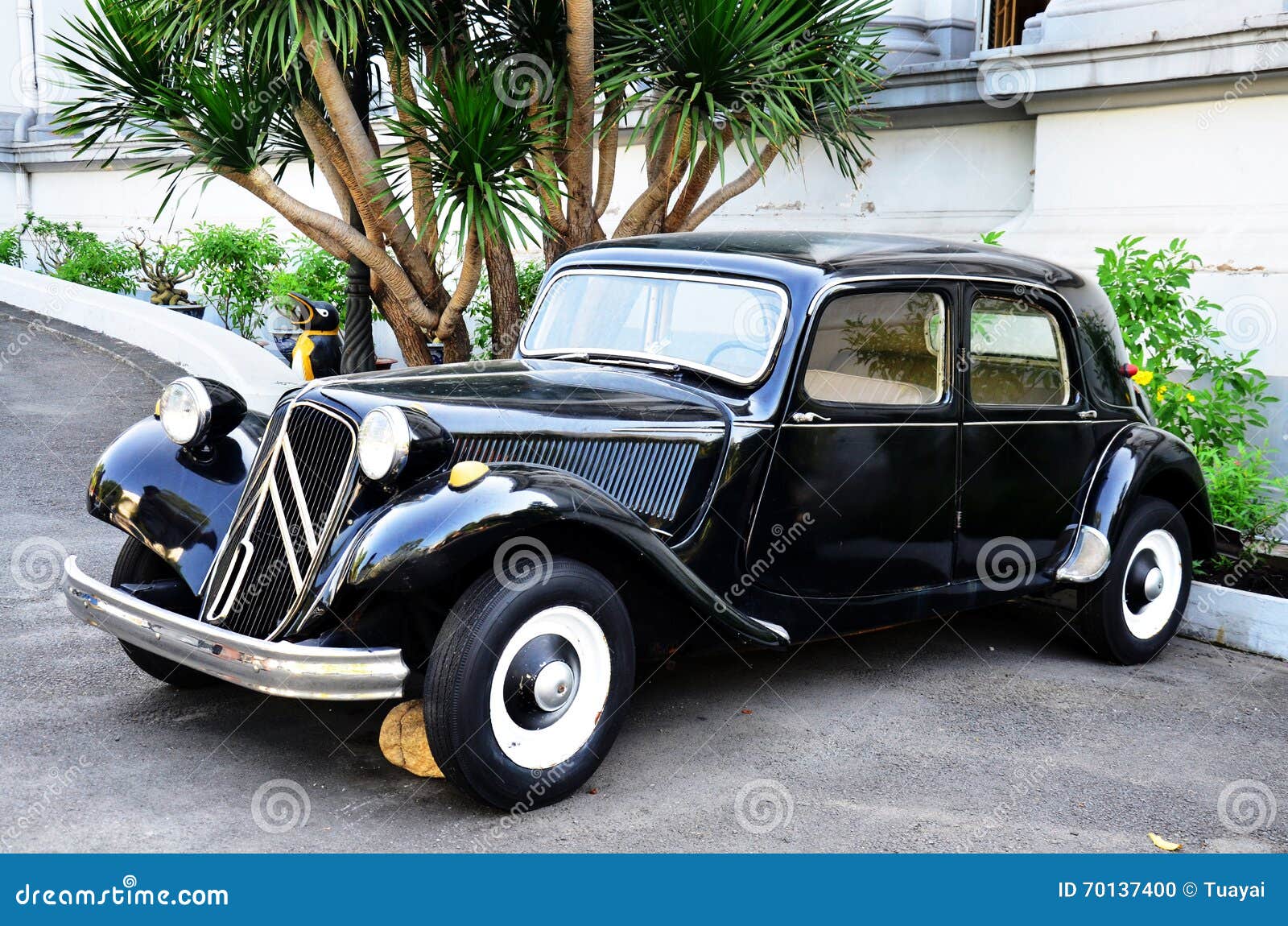 Oude klassieke auto stock foto. Image of klassiek, stijl - 70137400