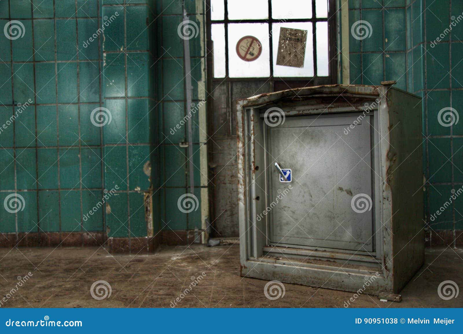 Oude kluis stock foto. Image of eeuwig, deur, achtervolgd - 90951038