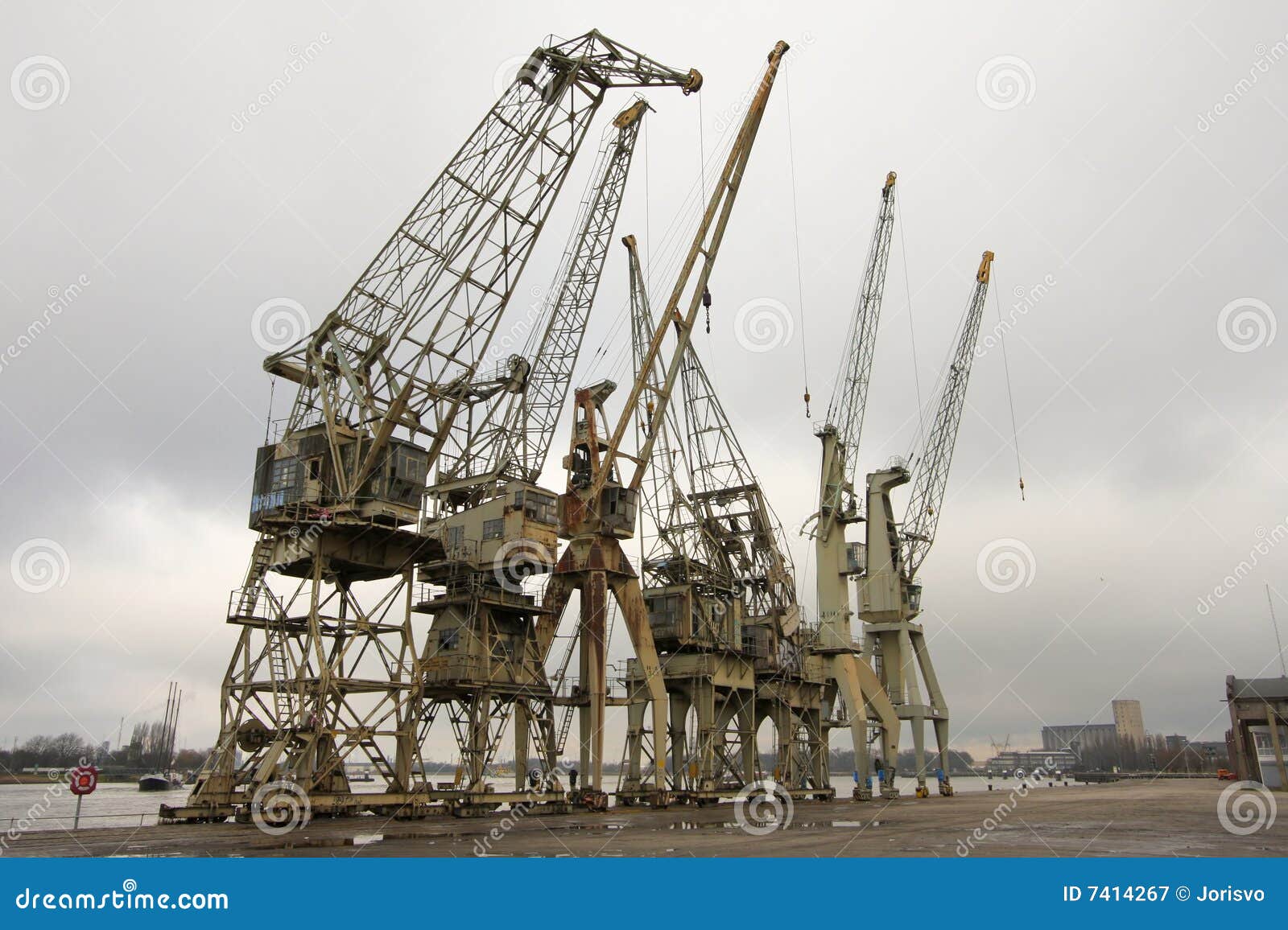 Oude Kranen in De Haven Van Antwerpen Stock Afbeelding - Image of ...