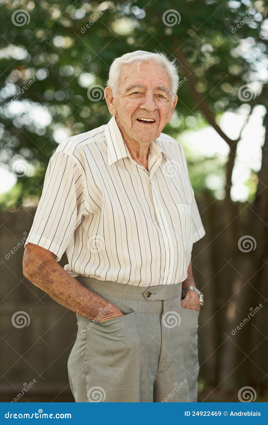 Oude mens stock afbeelding. Image of levensstijl, pret - 24922469