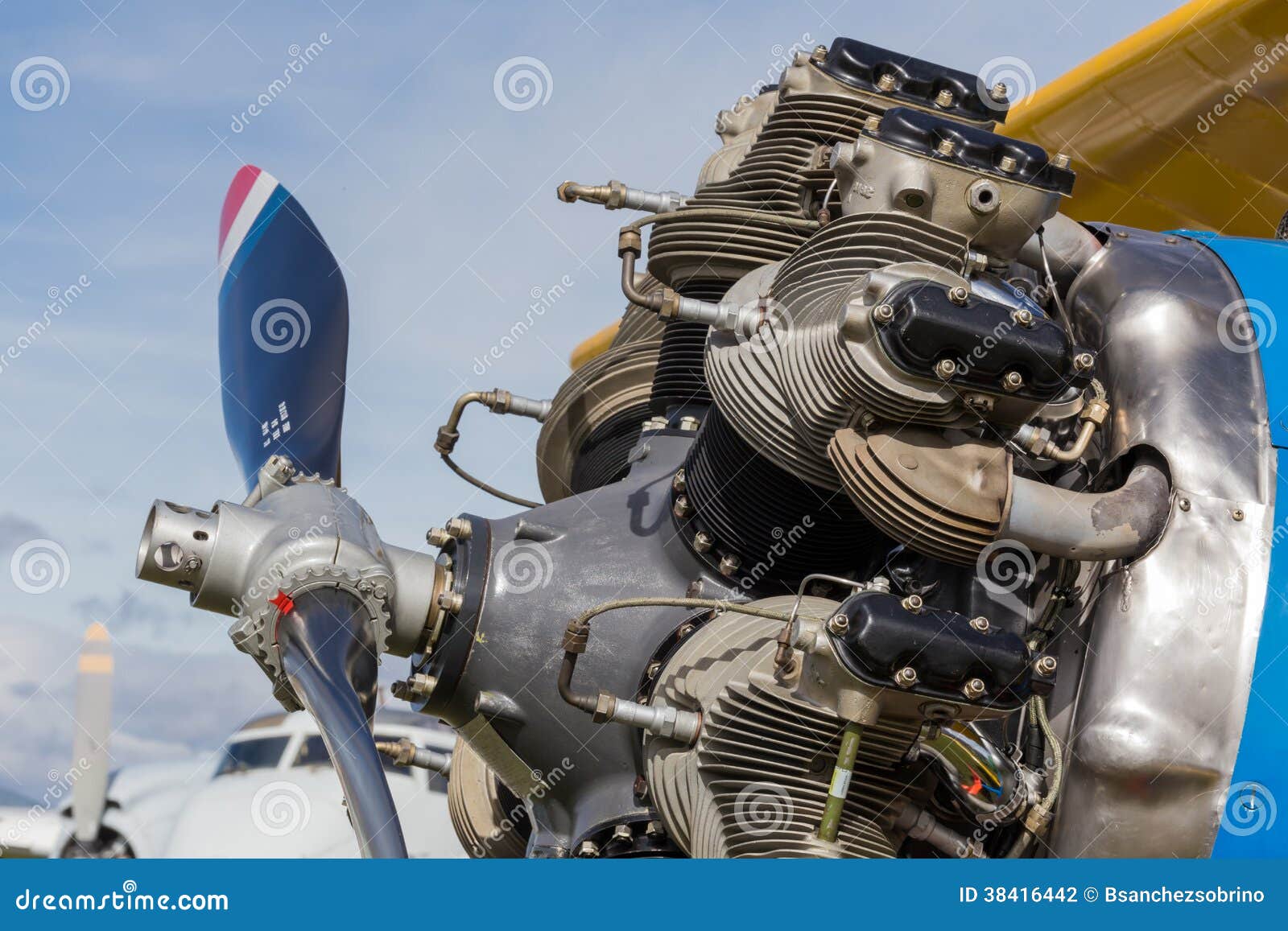 Oude Motor En Propellervliegtuigen Stock Foto - Image of motor ...