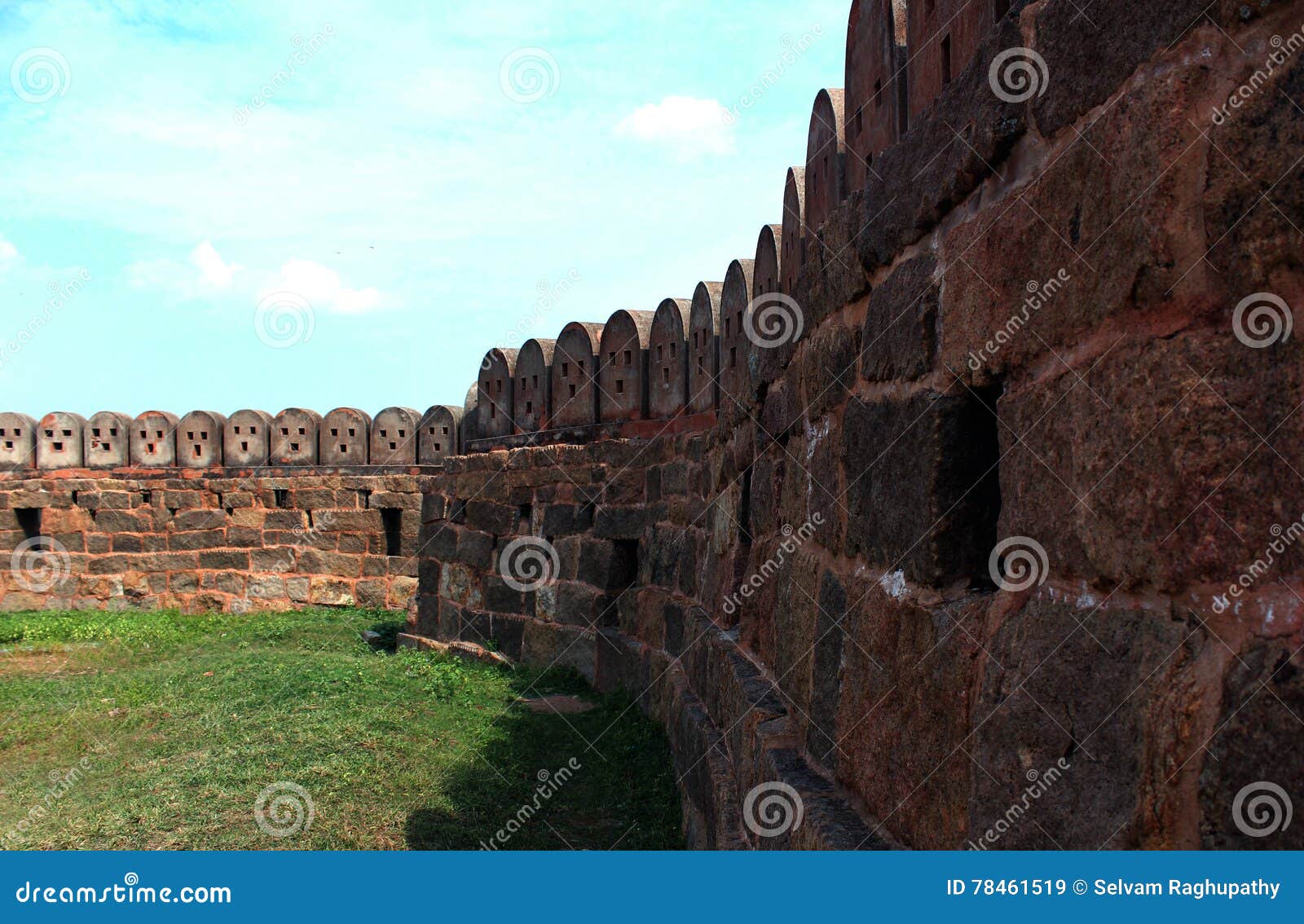 Oude muur stock afbeelding. Image of concentrisch, gebouw - 78461519