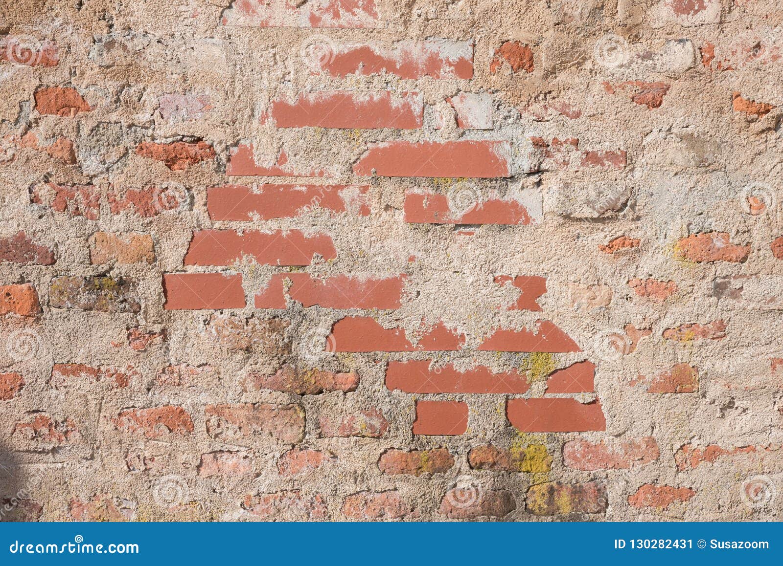 Oude Muur Met Bakstenen En Beton Stock Afbeelding - Image of cement ...