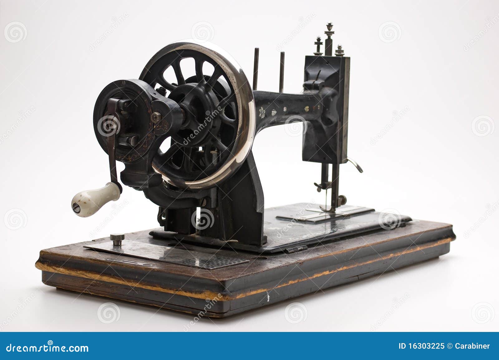 Oude naaimachine stock afbeelding. Image of retro, manier - 16303225