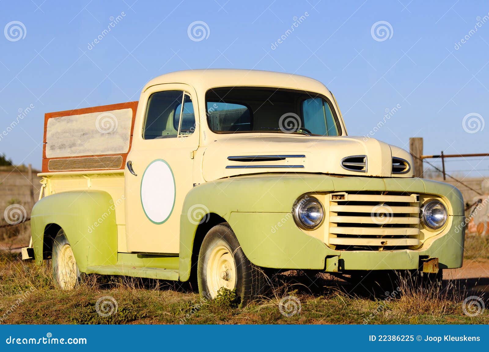 Oude pick-up stock afbeelding. Image of automobiel, klassiek - 22386225
