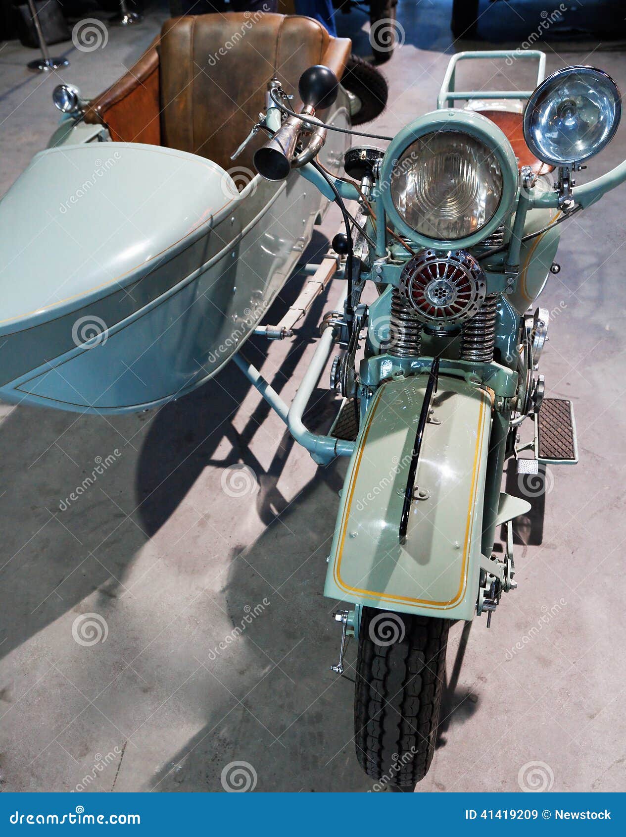 Oude Poolse Motor stock afbeelding. Image of nostalgie - 41419209