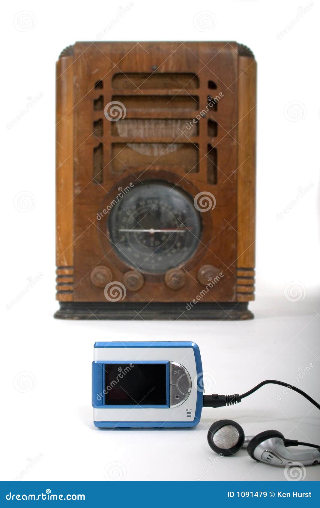 Oude Radio Nieuwe MP3 Speler 1 Stock Afbeelding - Image of mini, muziek ...