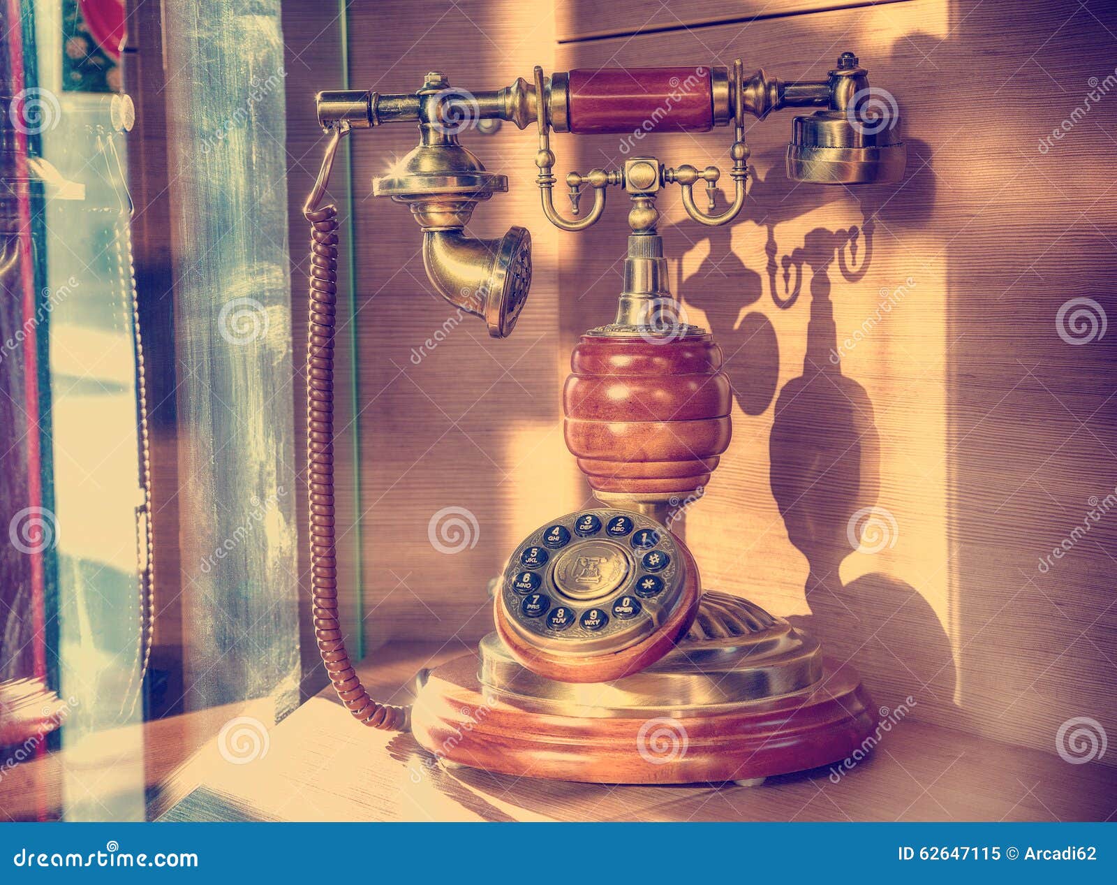 Oude Retro-gestileerde Telefoon 1920 Stock Afbeelding - Image of aantal ...
